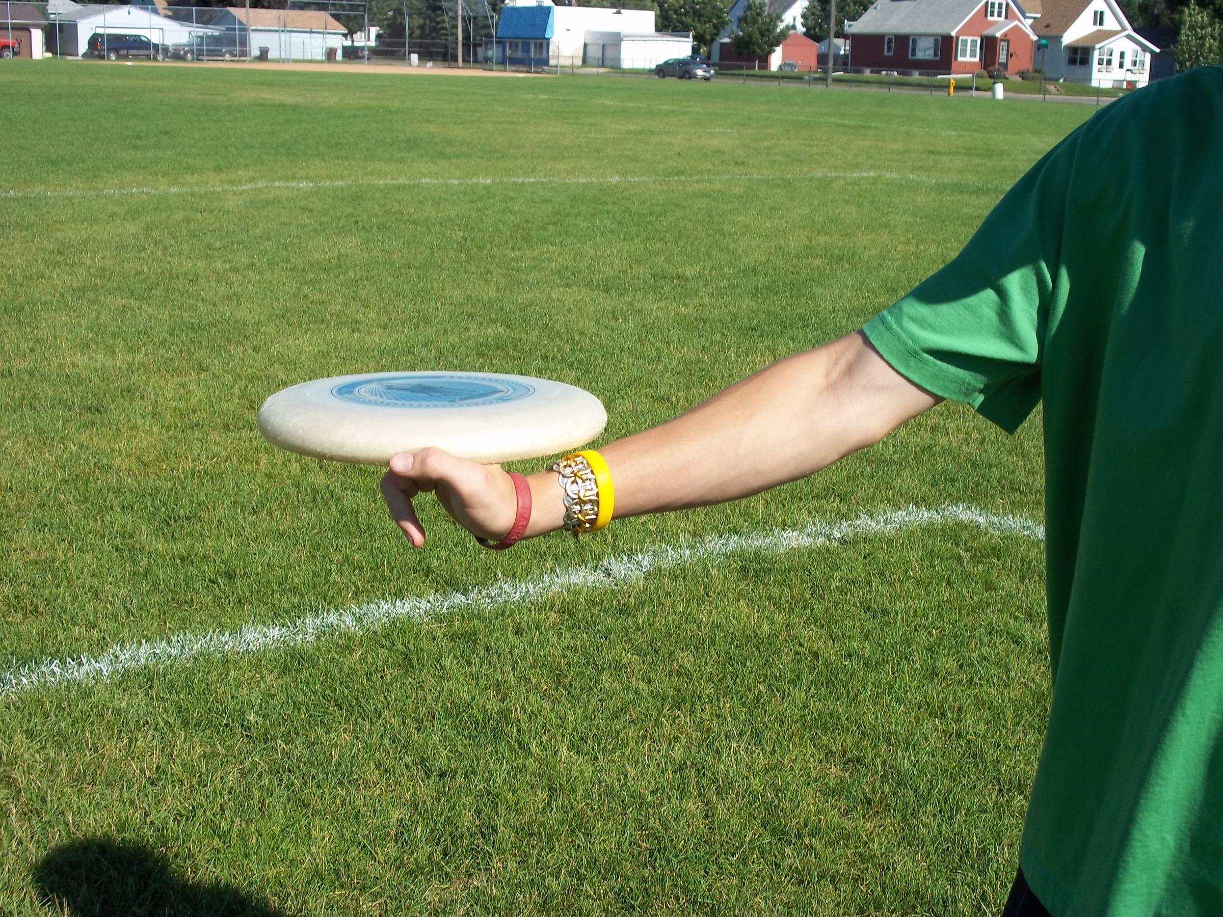 Funky McGroovy Frizbee Throwing Guide : 9 Steps (with Pictures ...