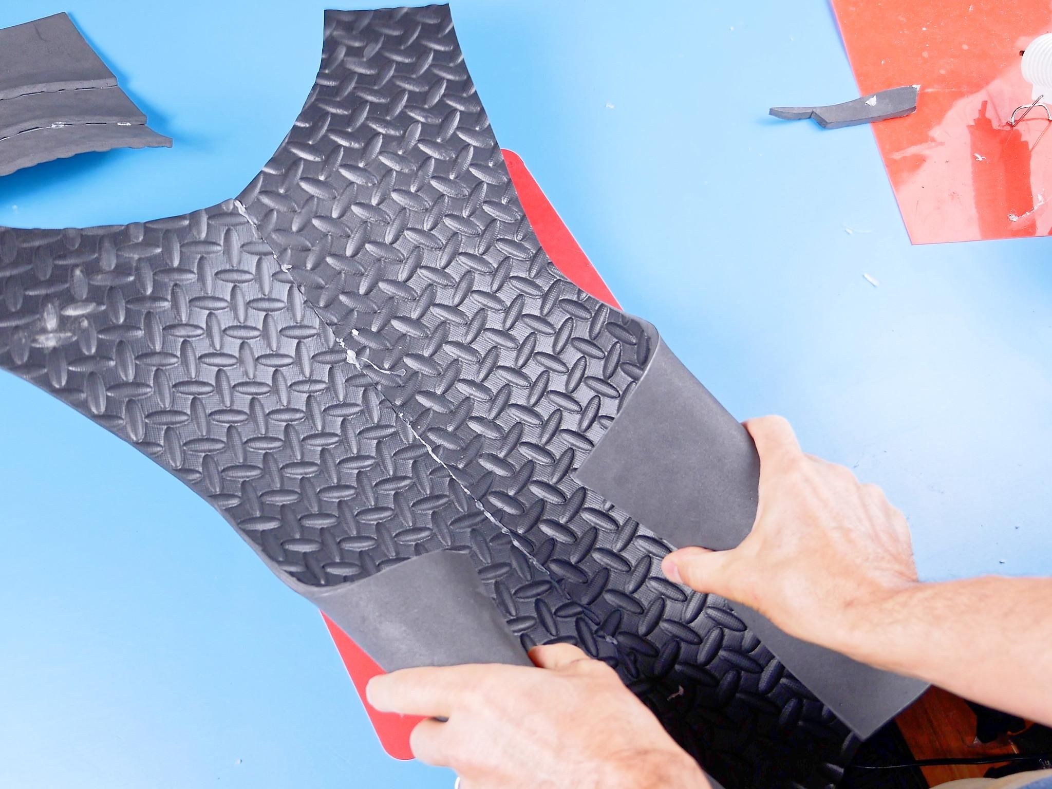 Make Knight Armor From a Floormat and Hot Glue! : 35 Steps (with ...