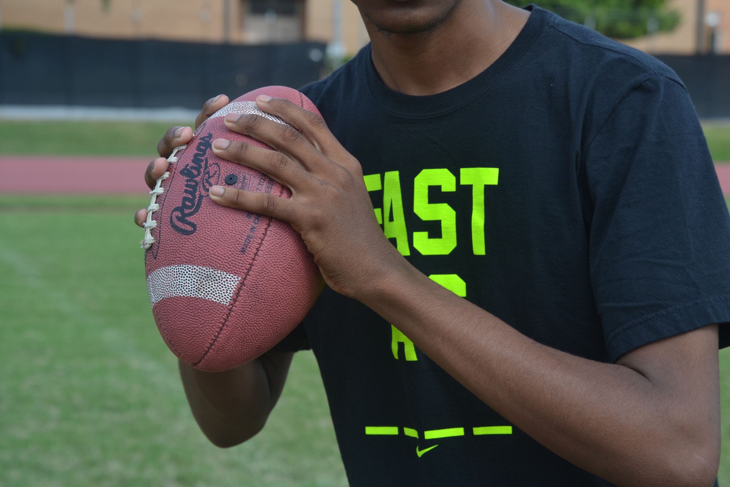 How to Throw a Football ? : 10 Steps (with Pictures) - Instructables