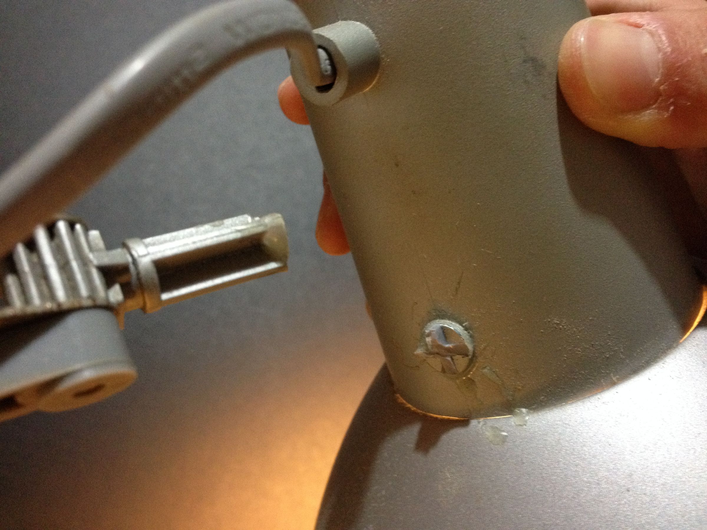 Desklamp Repair With Oogoo and Epoxy Glue : 5 Steps - Instructables