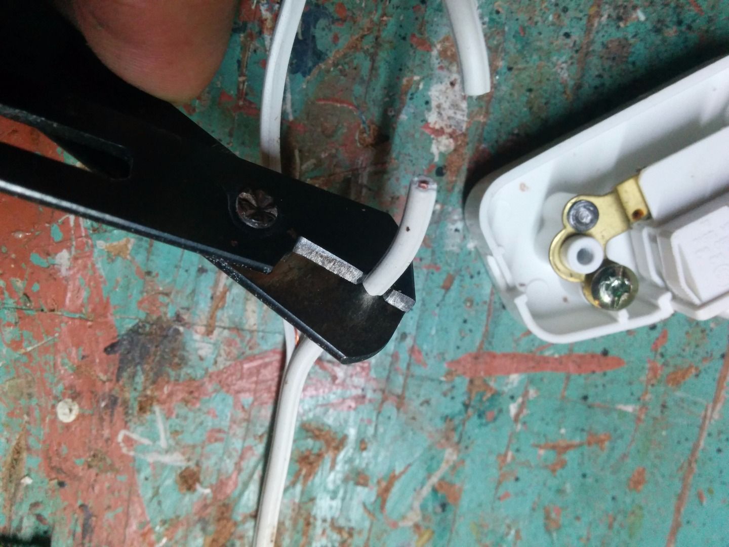 Adding a Switch to a Lamp : 3 Steps - Instructables