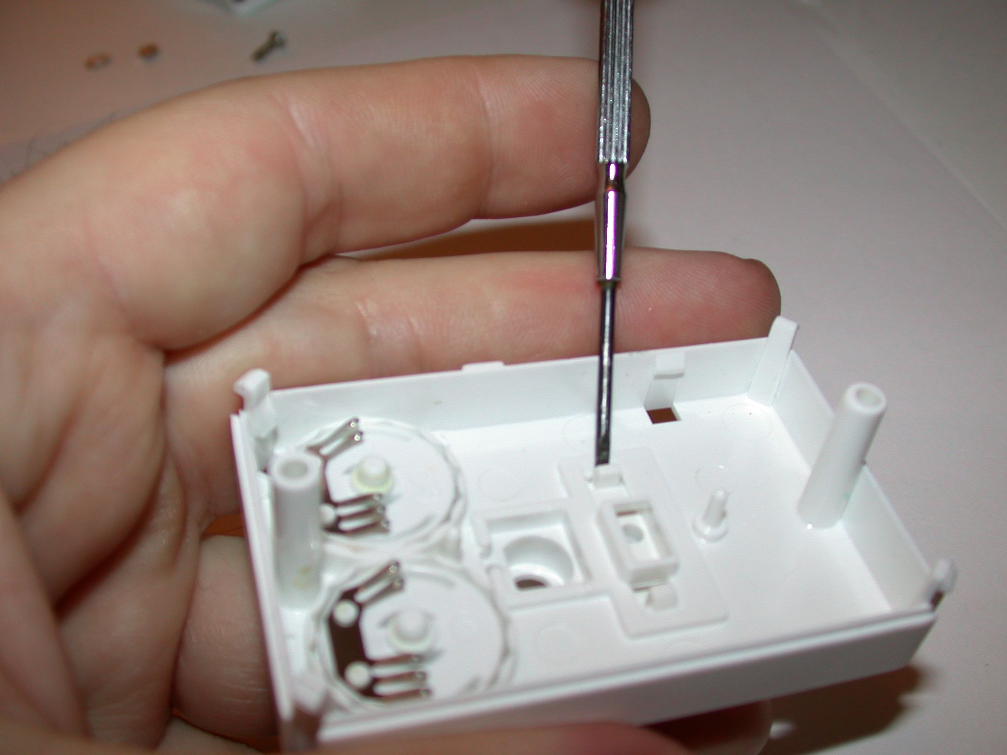 Disassemble X10 Wall Switch : 5 Steps - Instructables