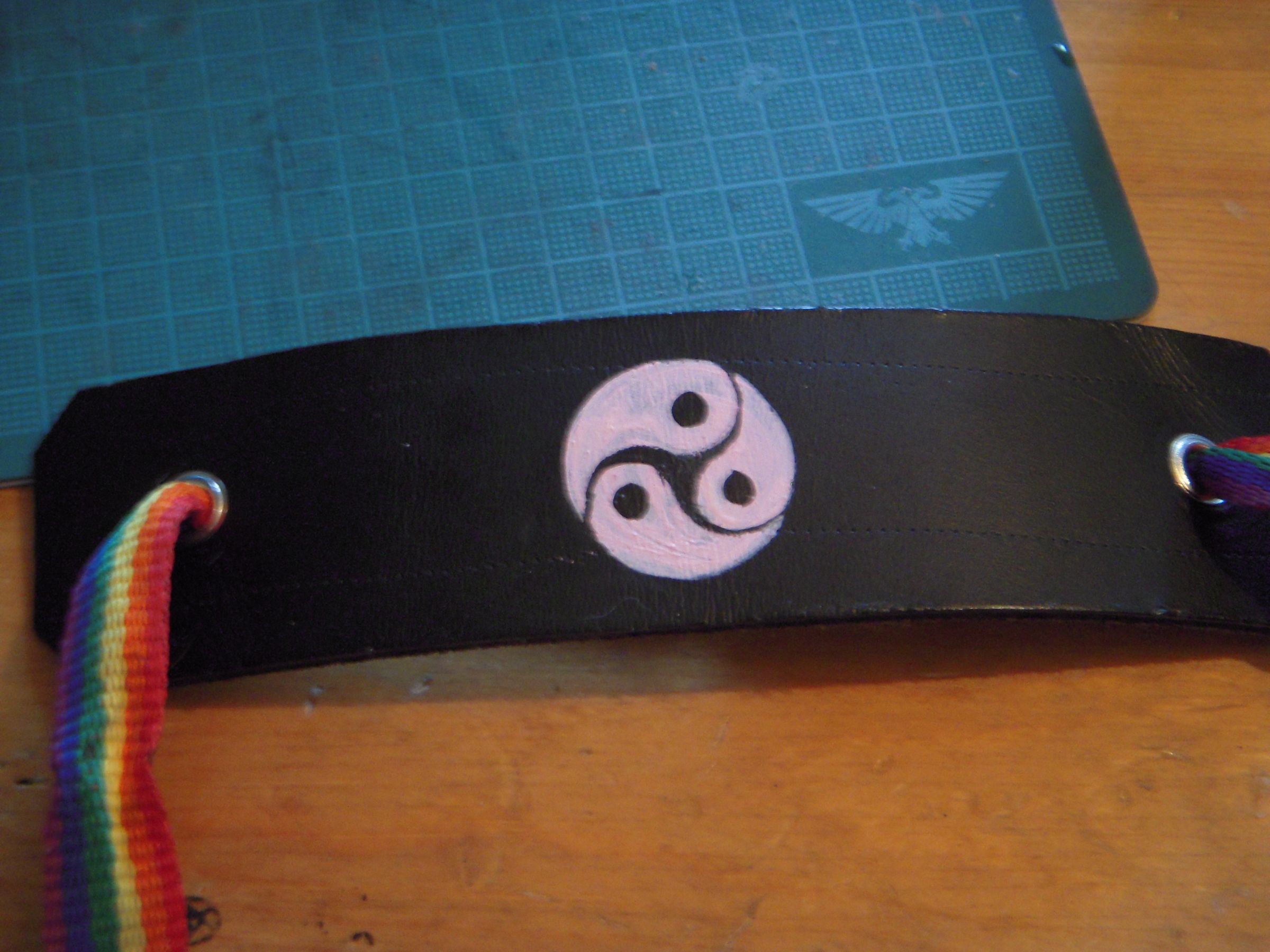 Draw-String Wrist Cuffs : 6 Steps - Instructables