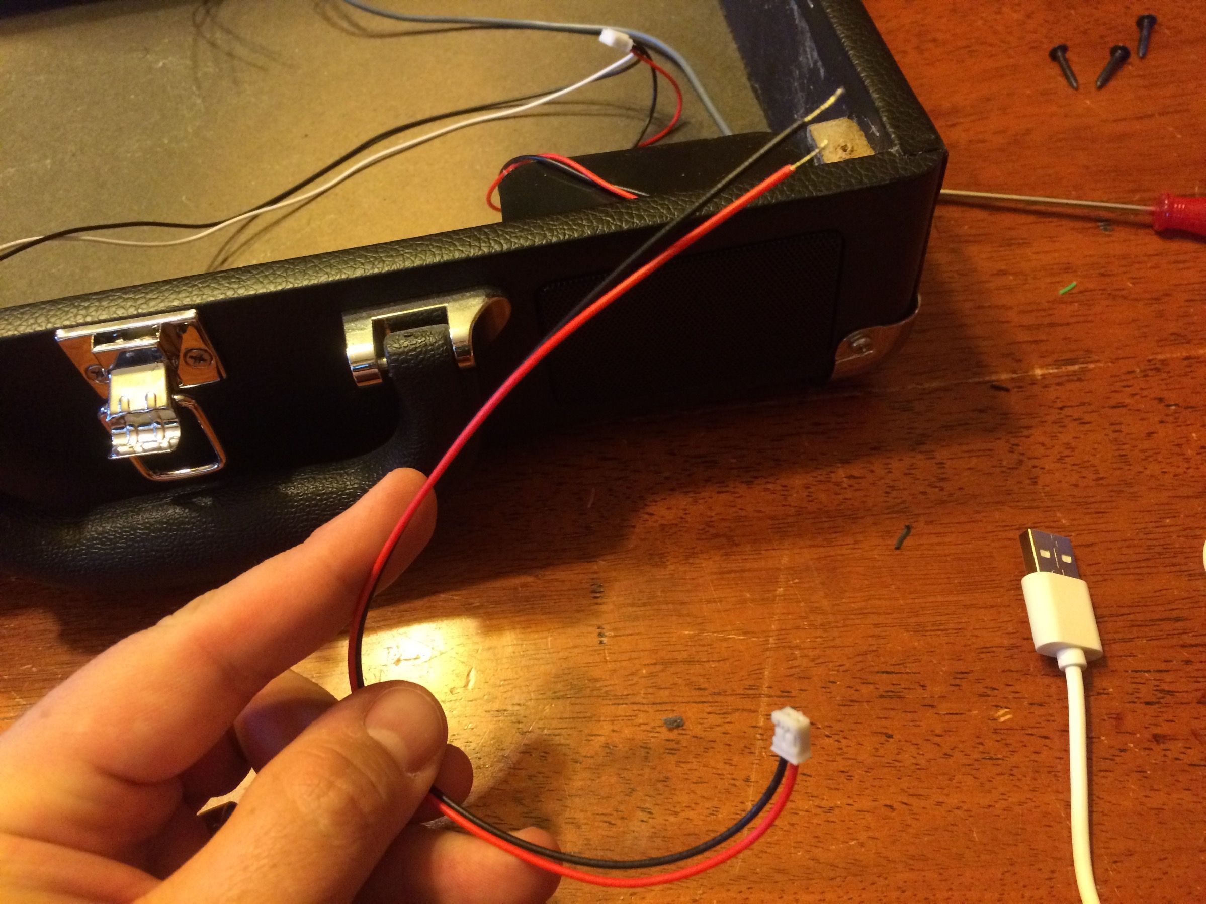 Cordless Hack Makes Portable Record Player More Portable : 8 Steps ...