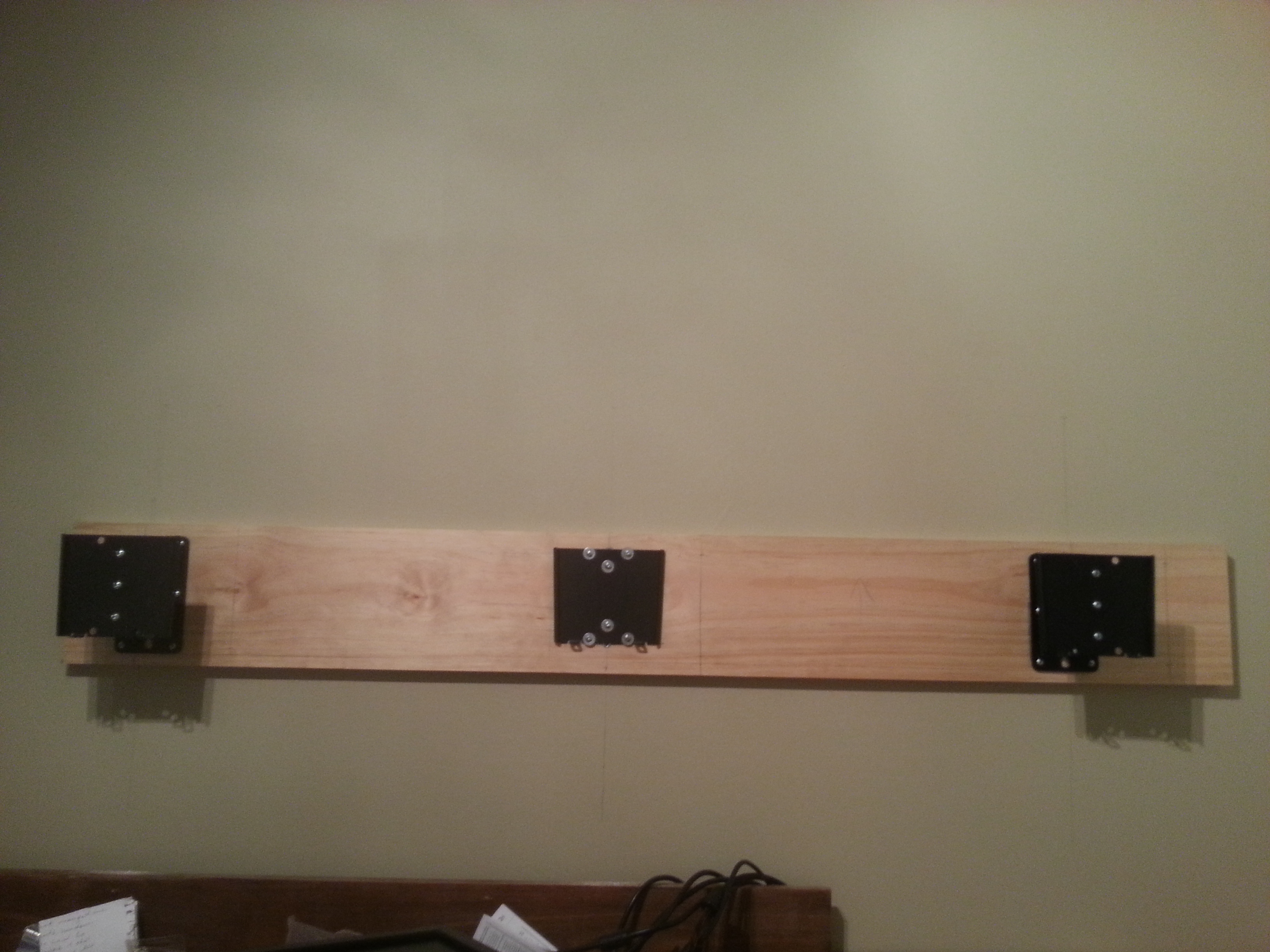 Triple Monitor Wall Mount : 6 Steps - Instructables
