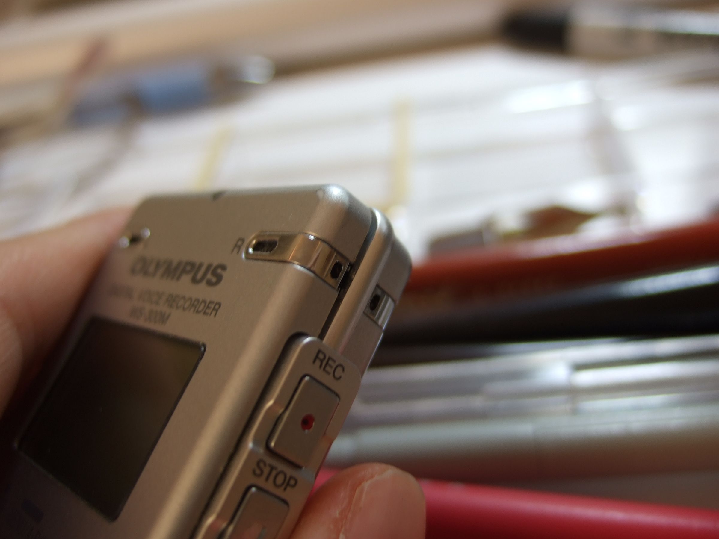 Disassemble/repair an Olympus WS-300M Digital Recorder - Instructables
