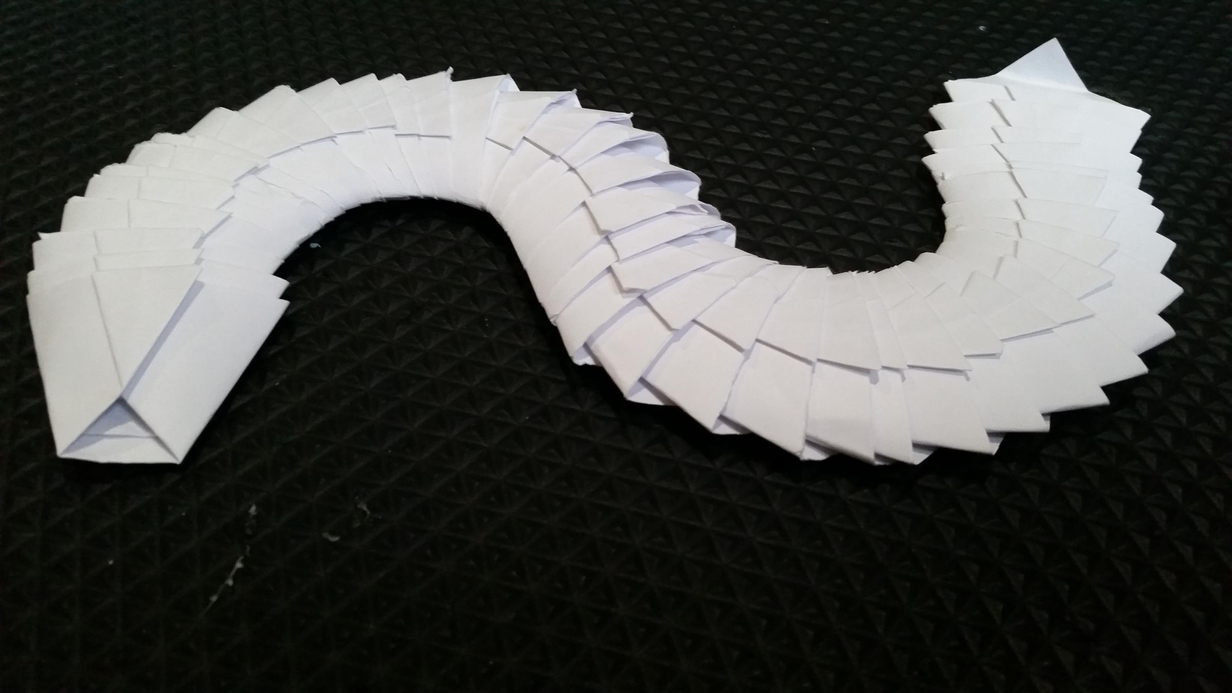 How to Make a Paper Worm Slinky : 5 Steps - Instructables