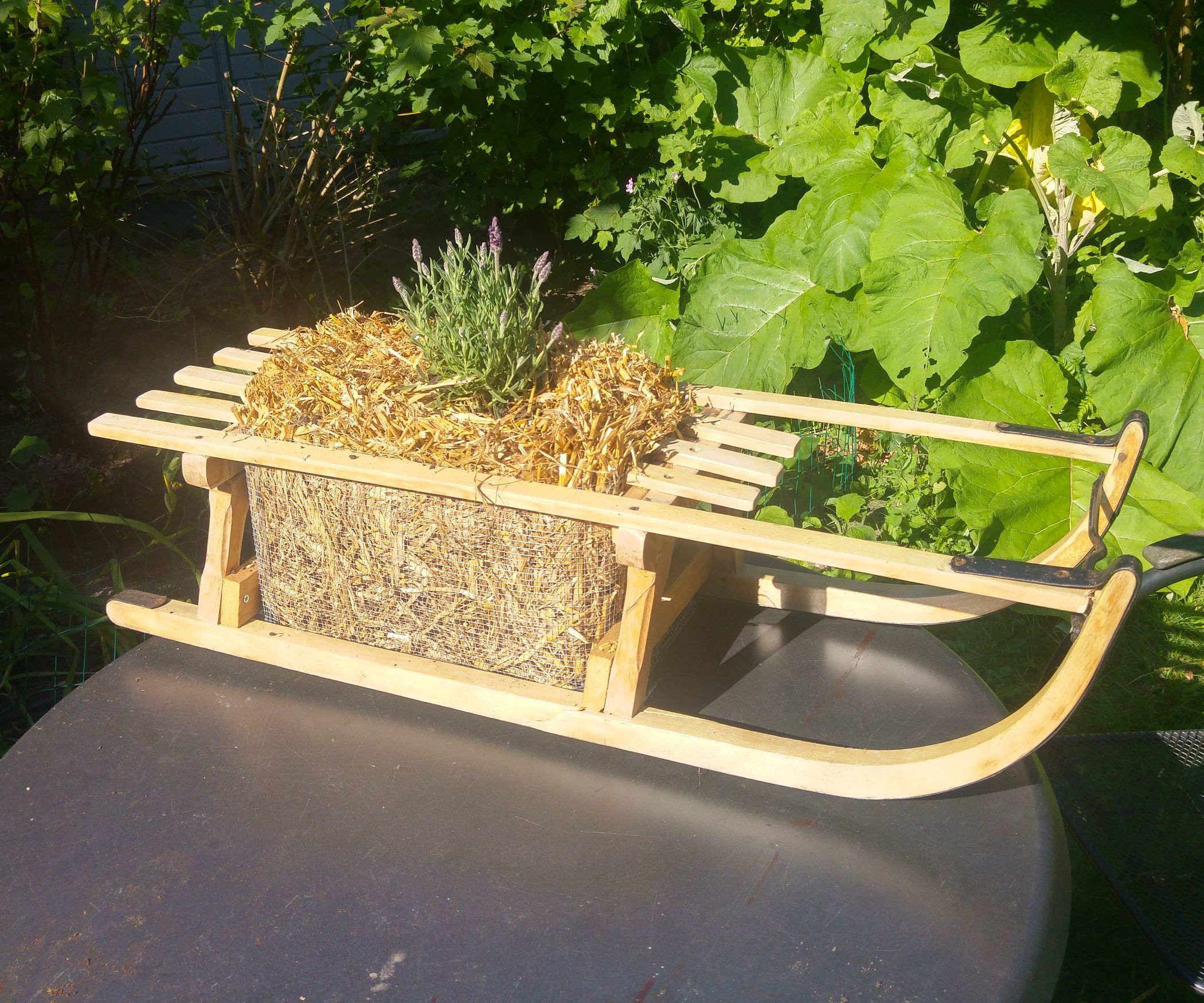 Sledge Straw Bale Plant Box : 6 Steps (with Pictures) - Instructables