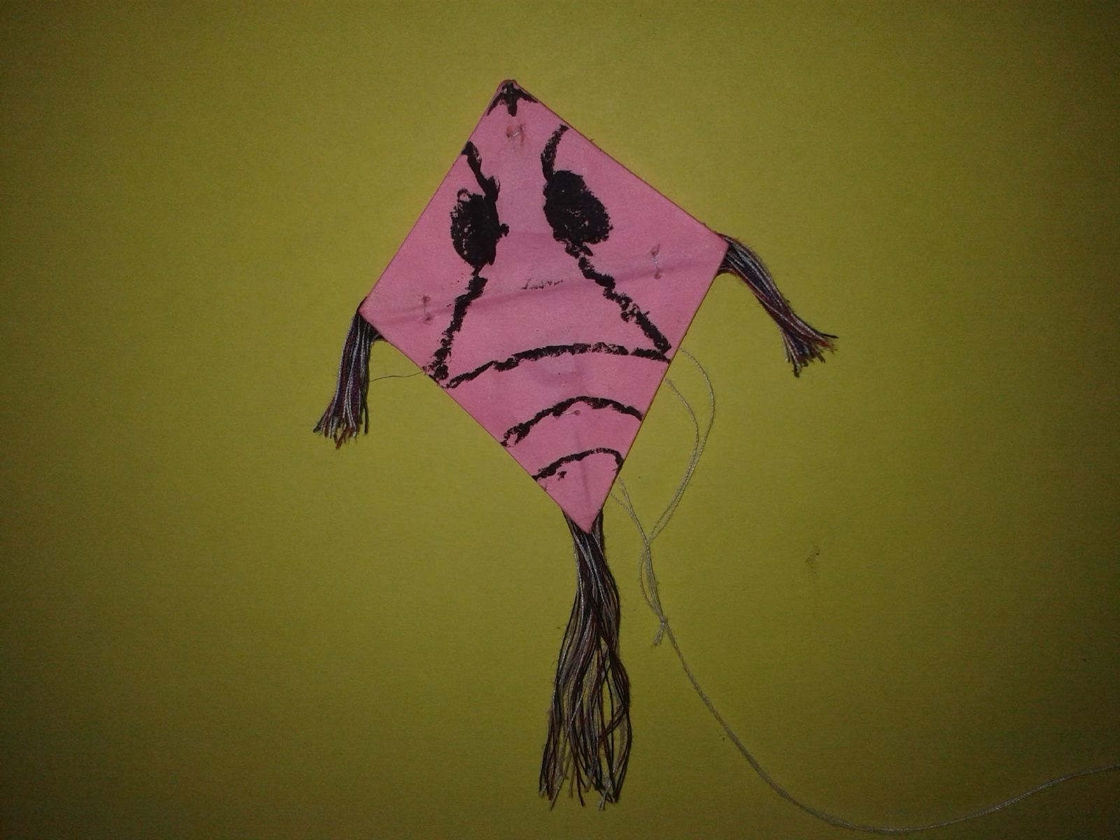 Table Top Flying Kite : 11 Steps (with Pictures) - Instructables