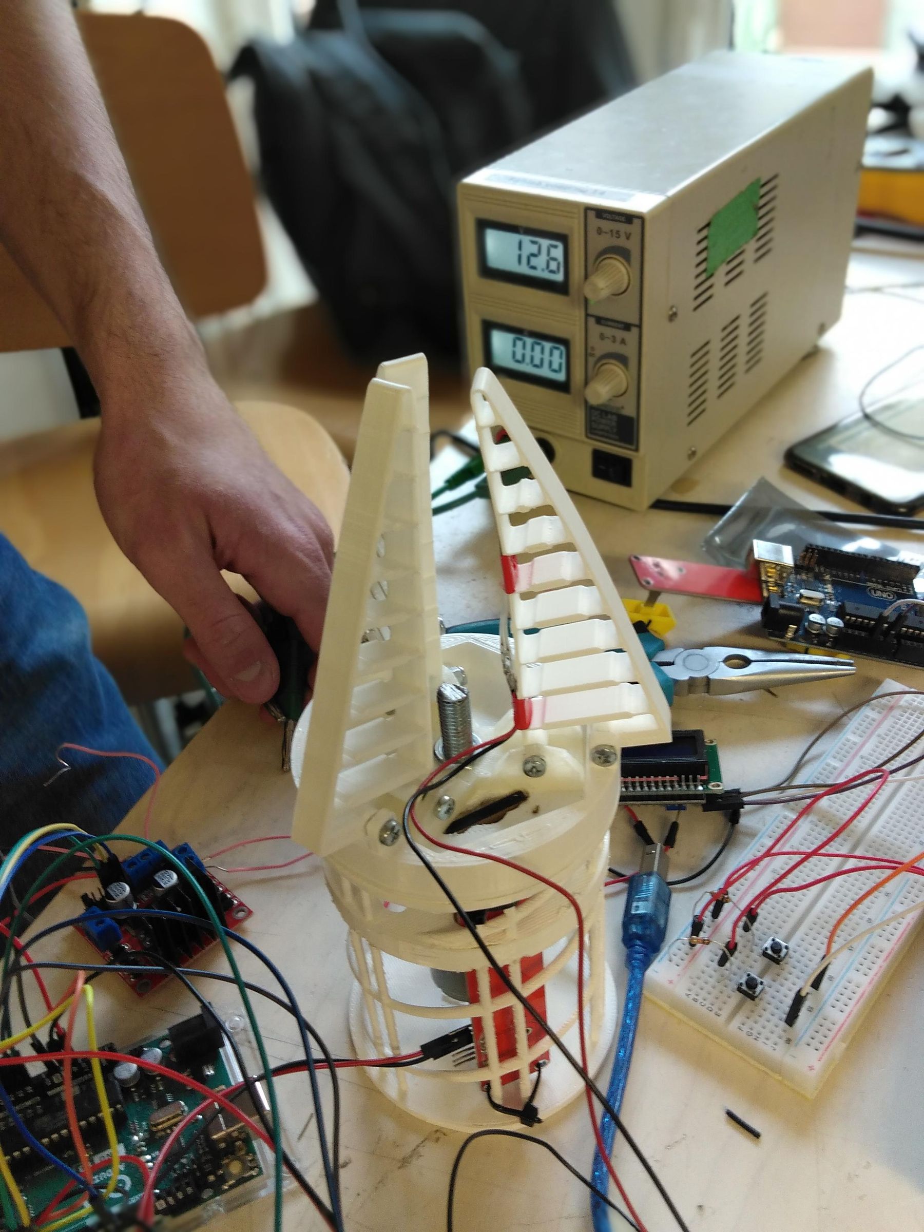 Three-Fingered Electric Gripper : 8 Steps (with Pictures) - Instructables