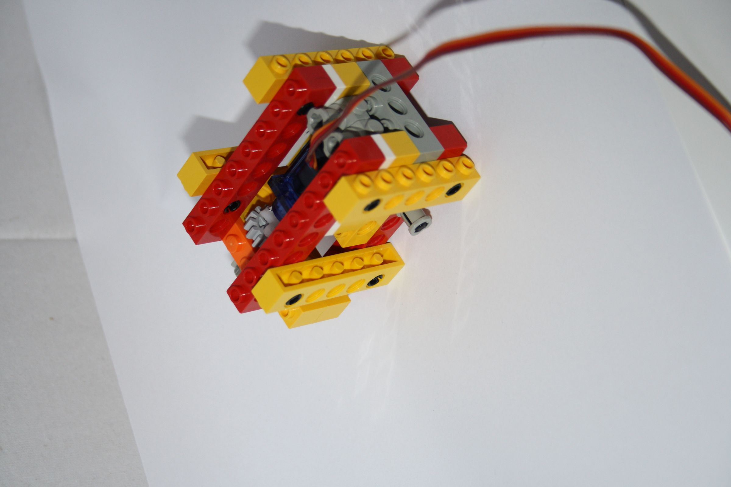 Servo SG90 With Unmodified Lego V2 : 4 Steps - Instructables