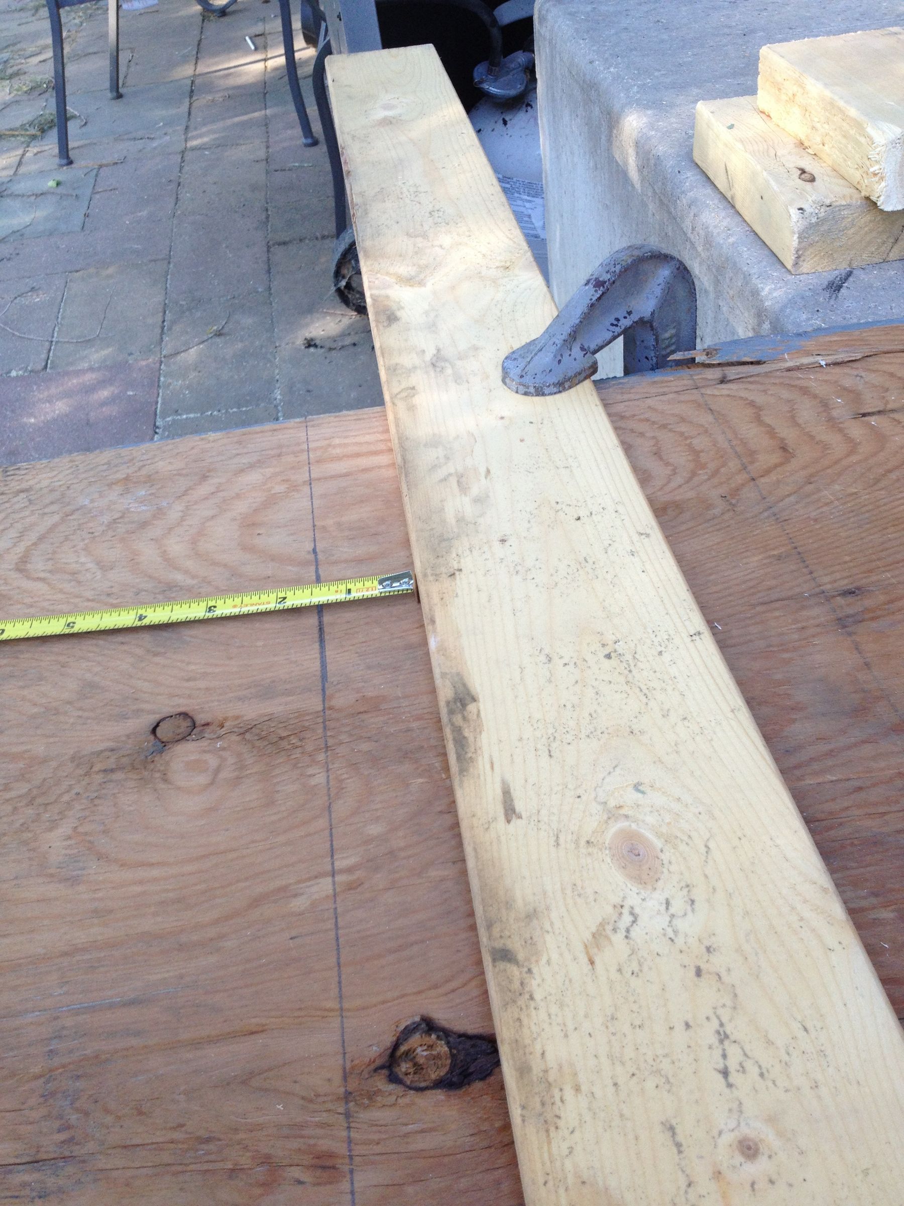 How to Cut a Straight Line Using a Skill Saw or Jig Saw : 4 Steps (with ...