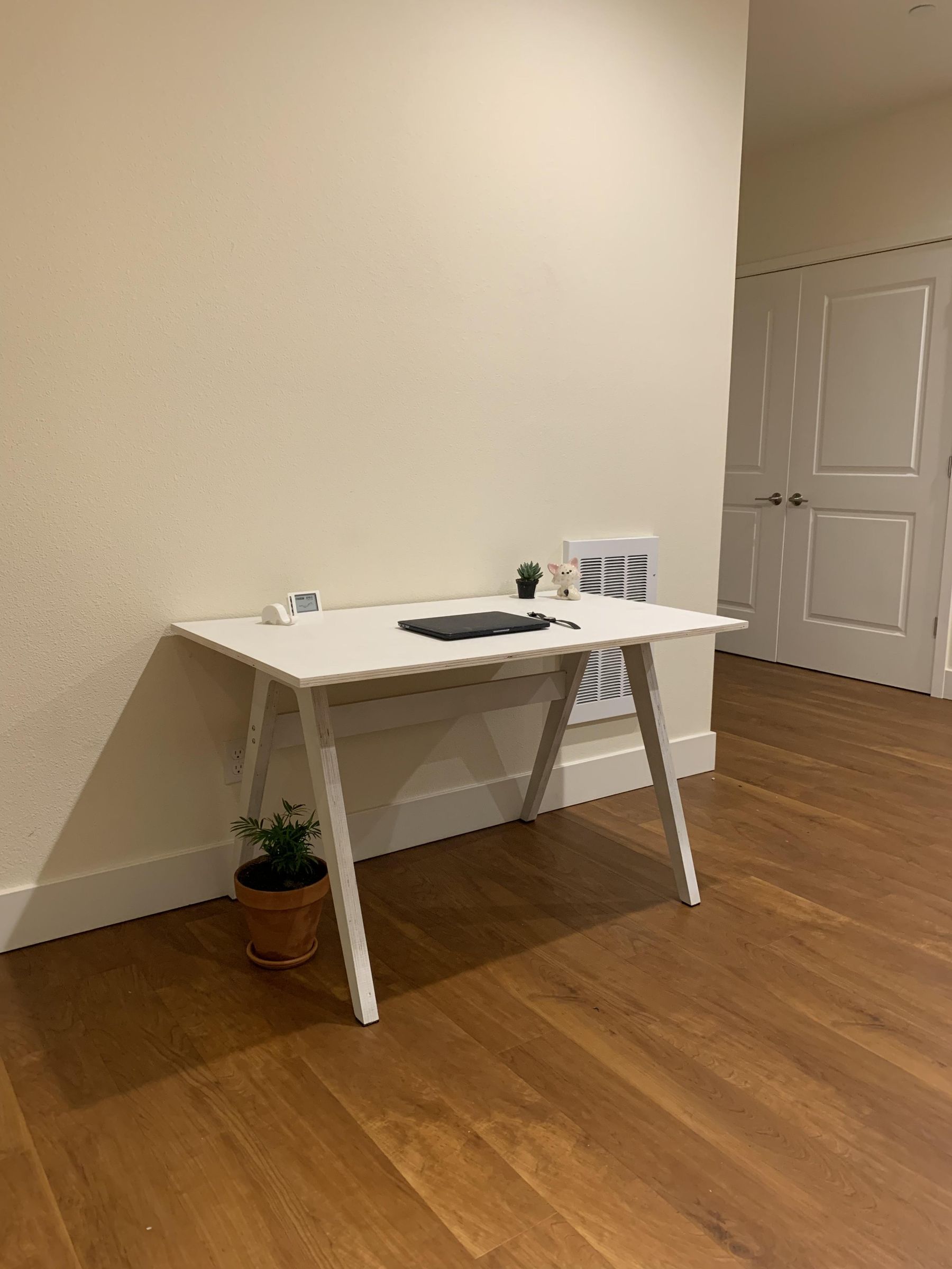 DIY Furniture: Finn Desk : 9 Steps - Instructables