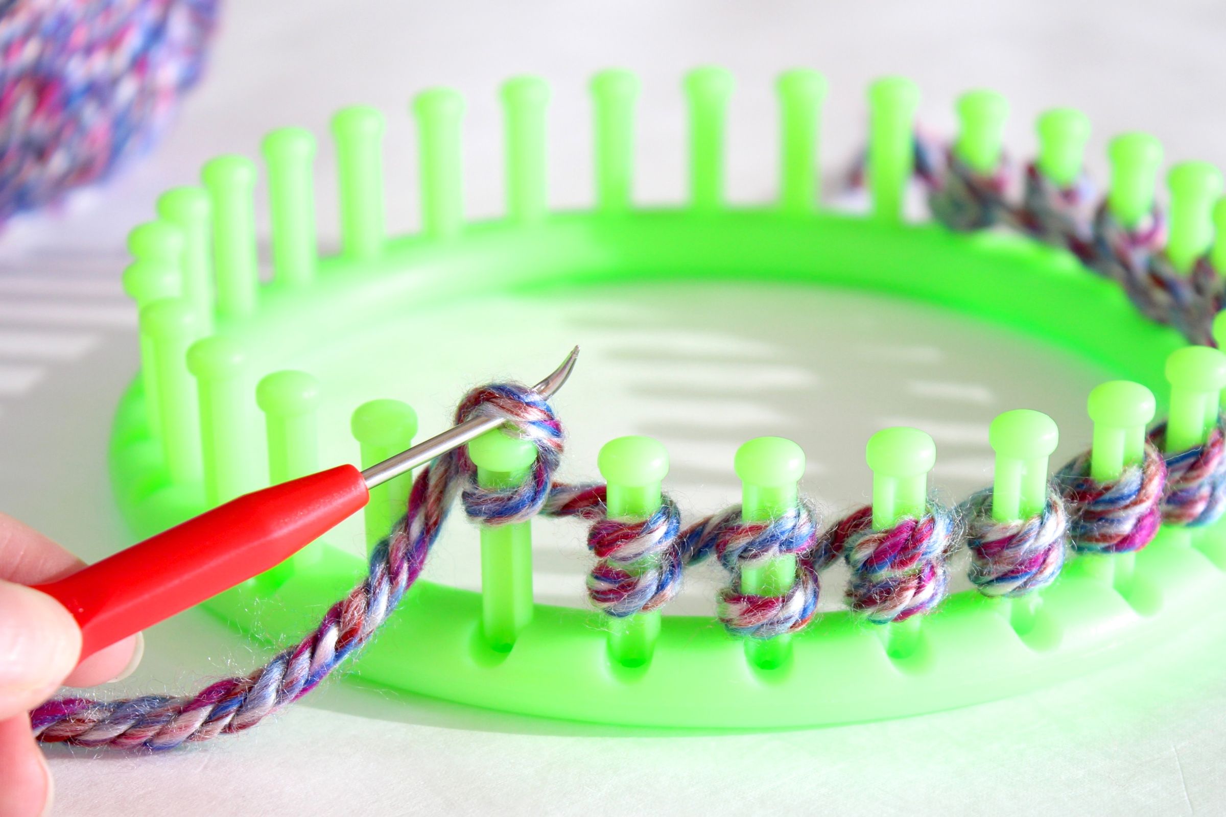 How to Knit an Infinity Scarf on a Loom : 15 Steps (with Pictures ...