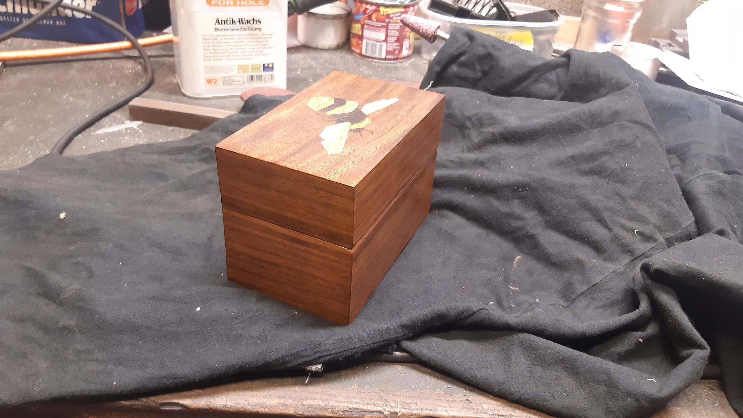 Truely Invisible Hinged Box With Bumblebee Topping : 8 Steps (with ...