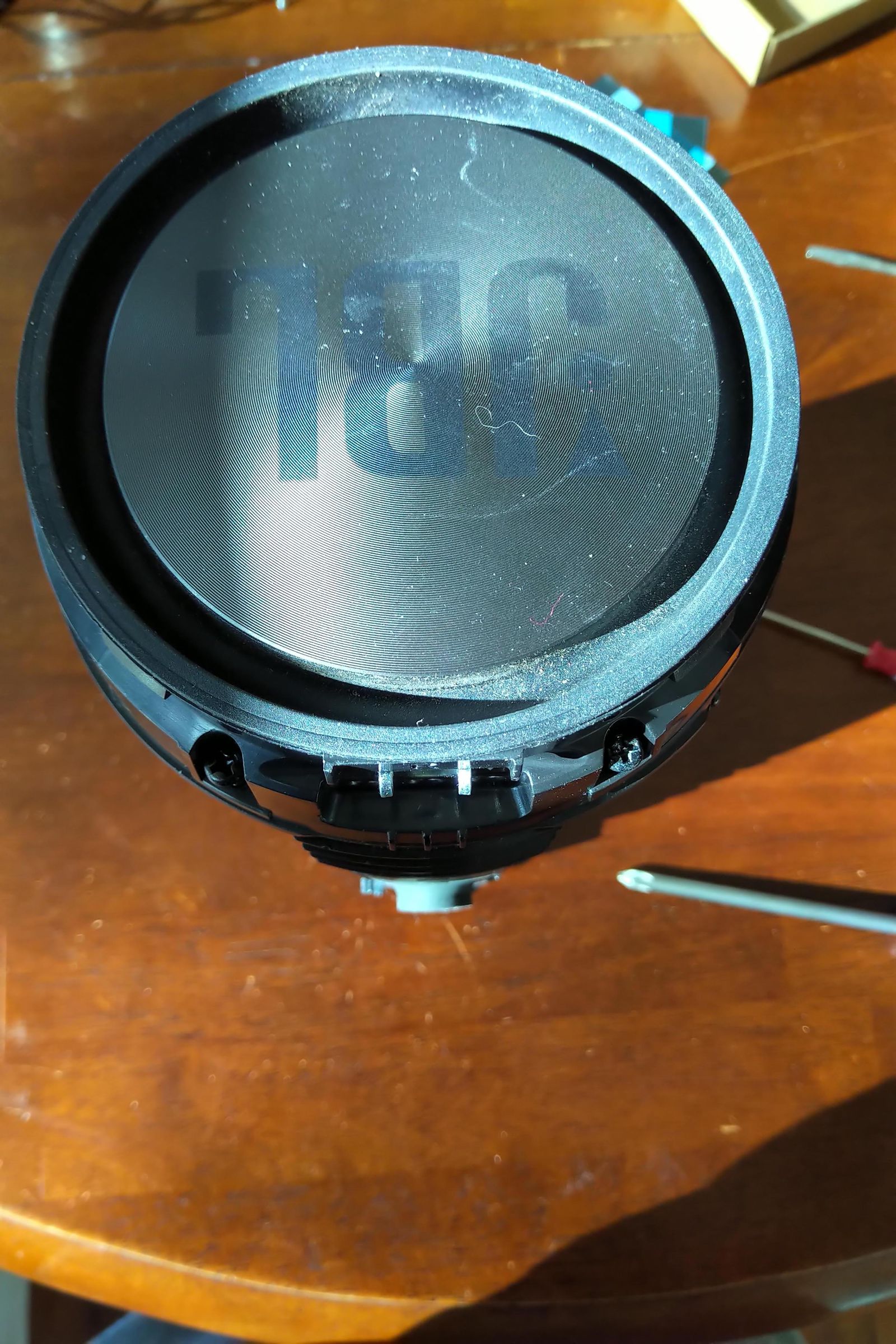 How to Change the JBL Xtreme 1 Bluetooth Speaker Batteries : 10 Steps - Instructables