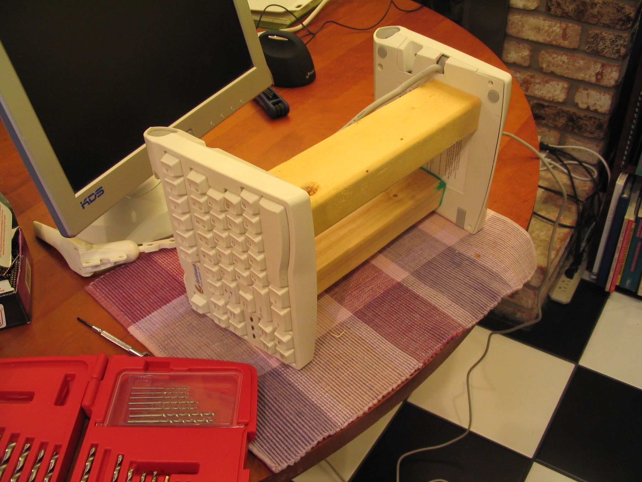 How to Make a Vertical, Ergonomic (tie-fighter) Keyboard : 7 Steps ...