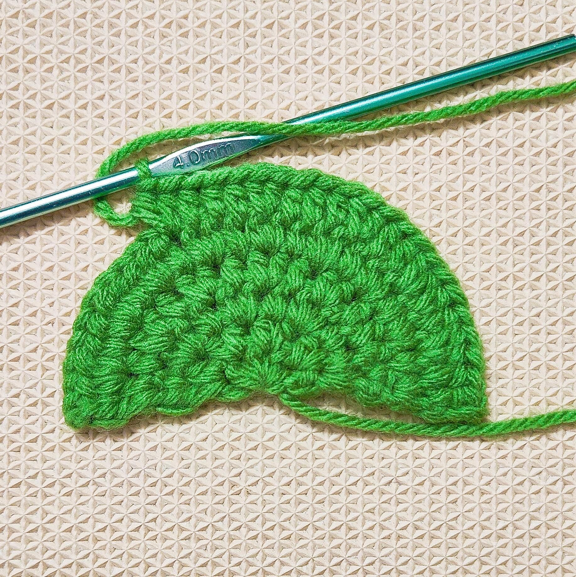 How to Make a Perfect Semi Circle With Half Double Crochets : 7 Steps ...
