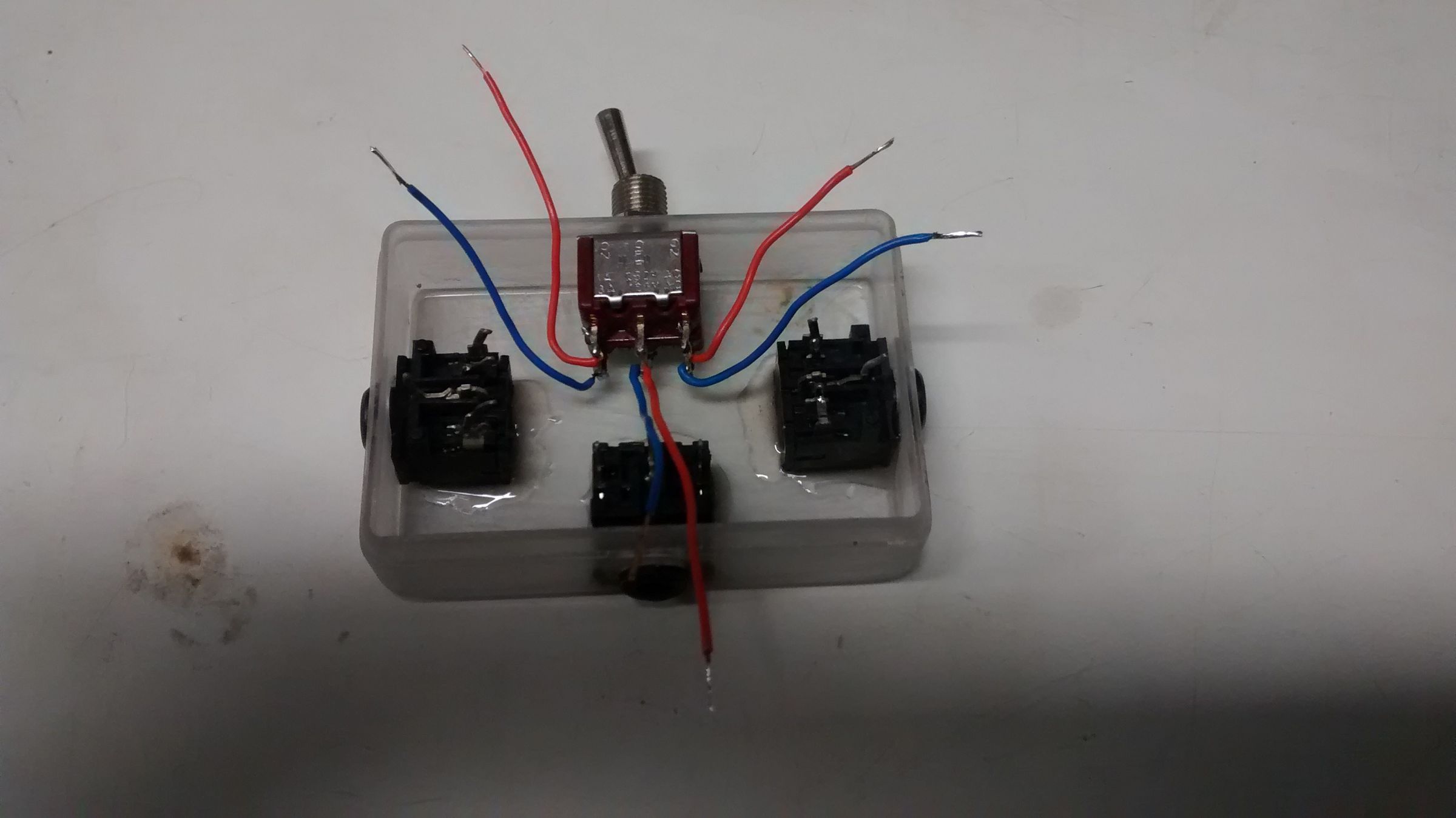 Switch Box for Your Sound/headphone (with Pictures) - Instructables