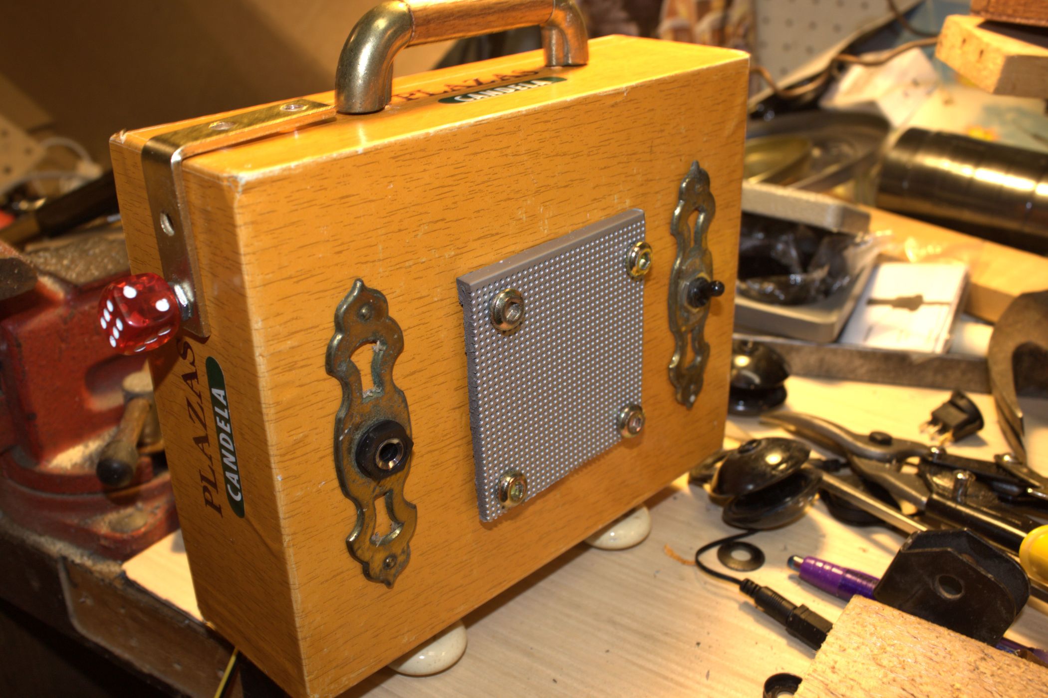Make Your Own Cigar Box Guitar / Mp3 Player Amplifier : 5 Steps (with ...
