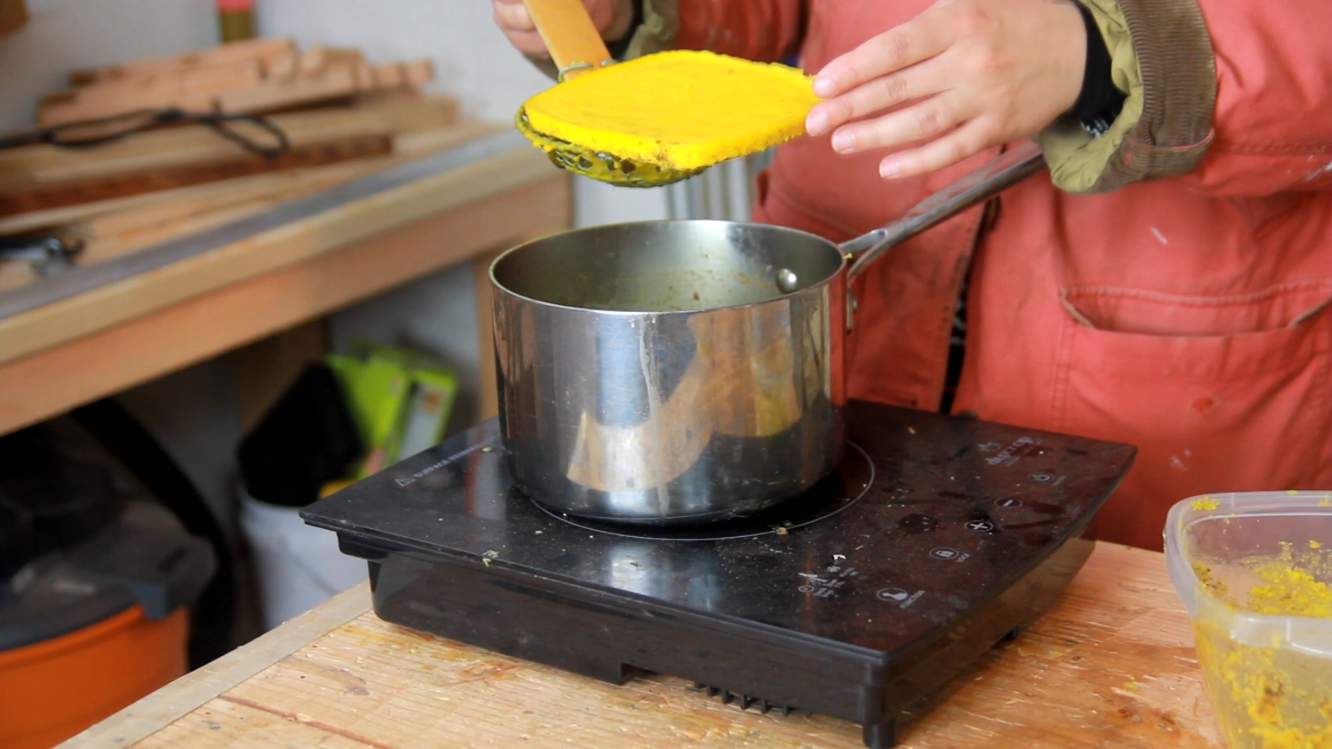 How to Render Beeswax From Honeycomb : 6 Steps (with Pictures ...