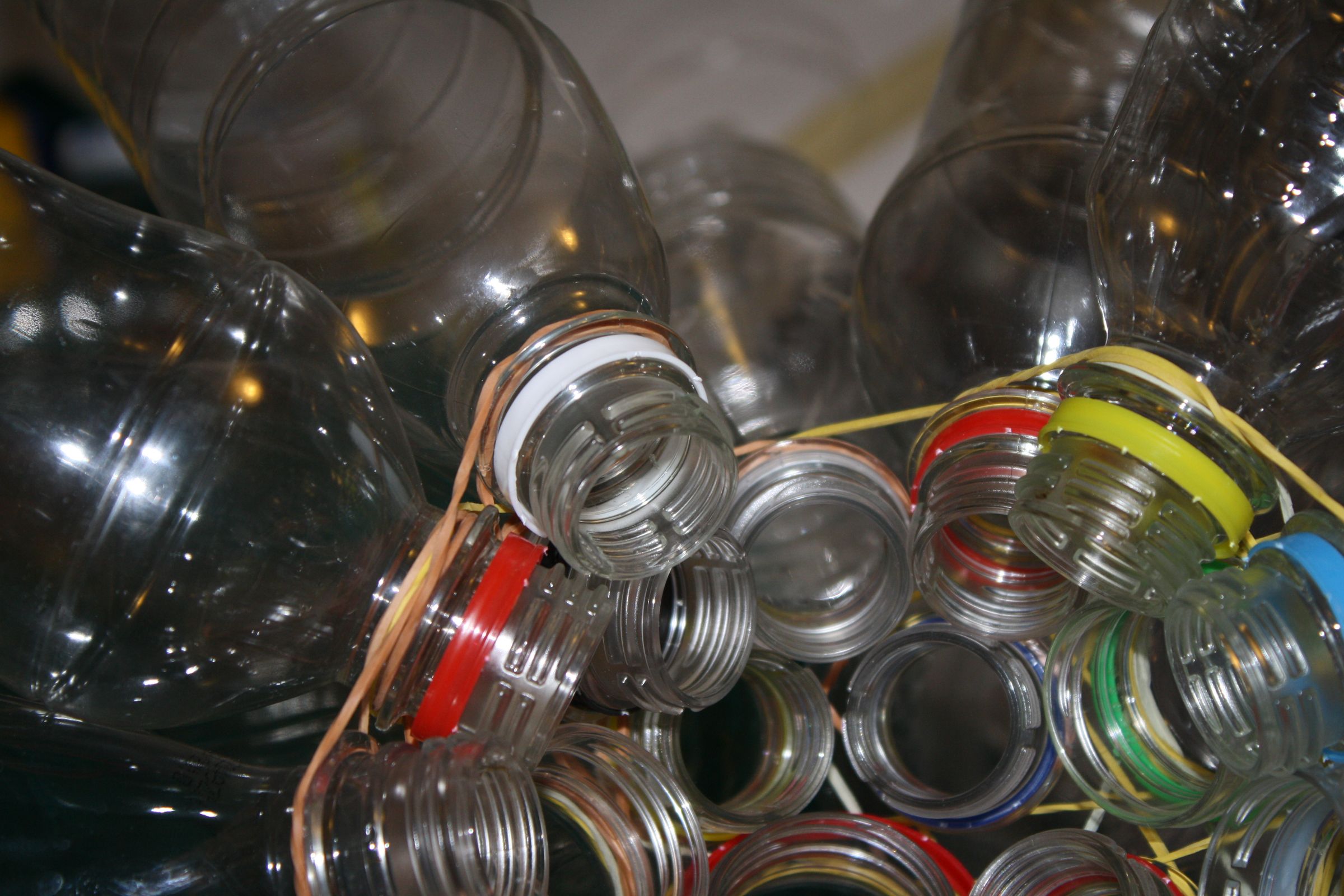 How to Build an Intriguing-looking But Simple Lamp Made of Plastic ...