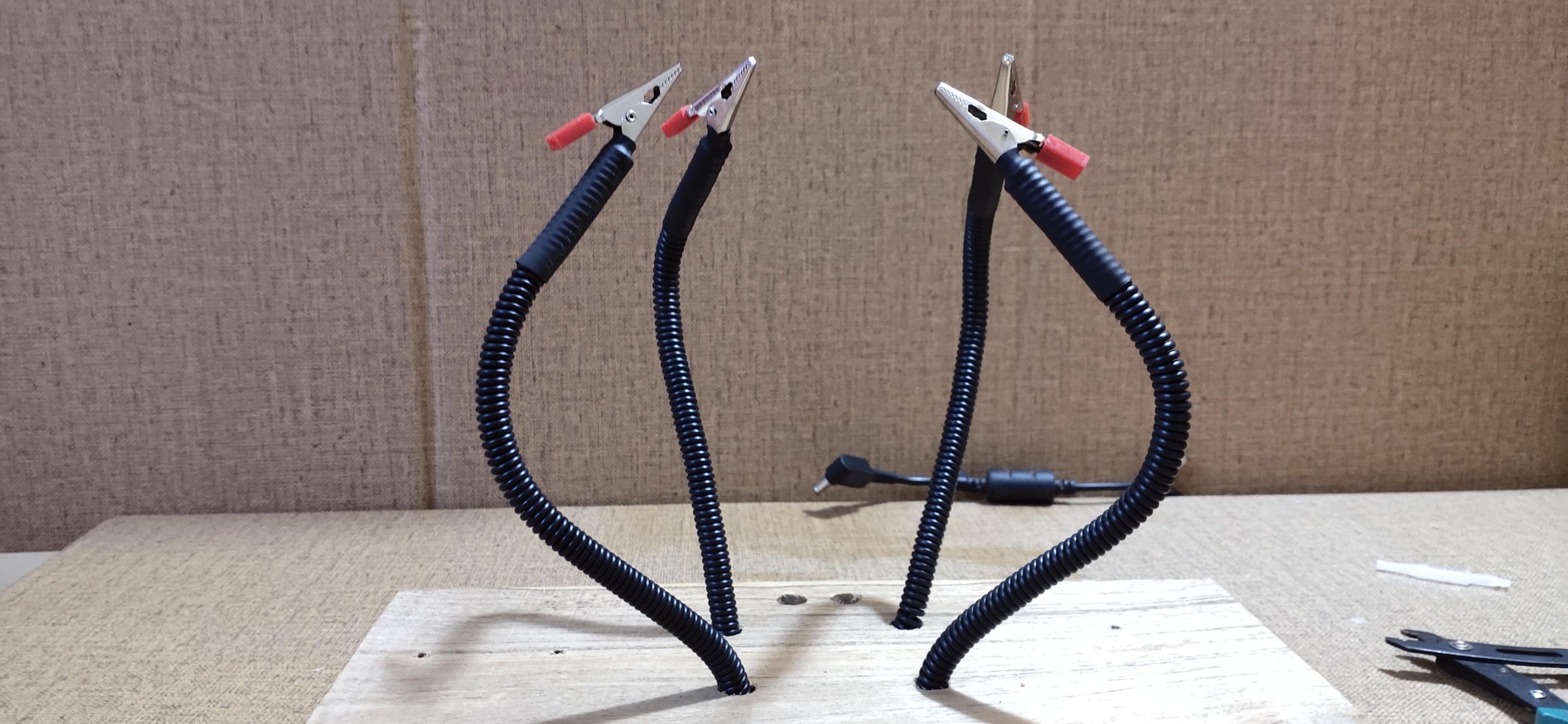DIY Helping Hands Soldering Station : 4 Steps (with Pictures) - Instructables