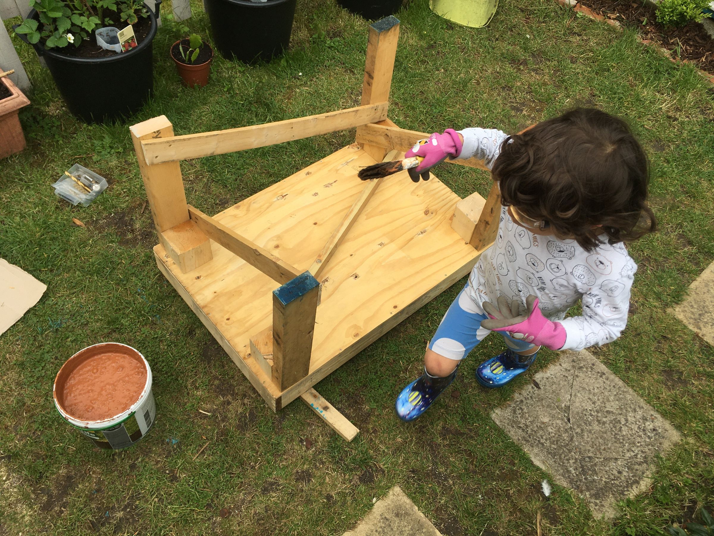 Quick & Cheap Outdoor Water Tray for Kids : 16 Steps (with Pictures ...