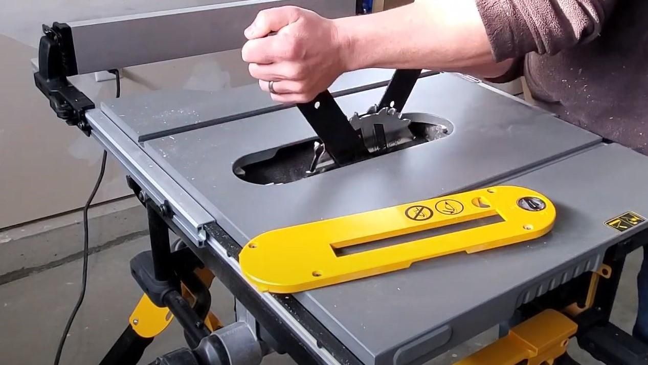 Easy Box Joint Jig | Quick Box Joints in Your Table Saw : 11 Steps ...