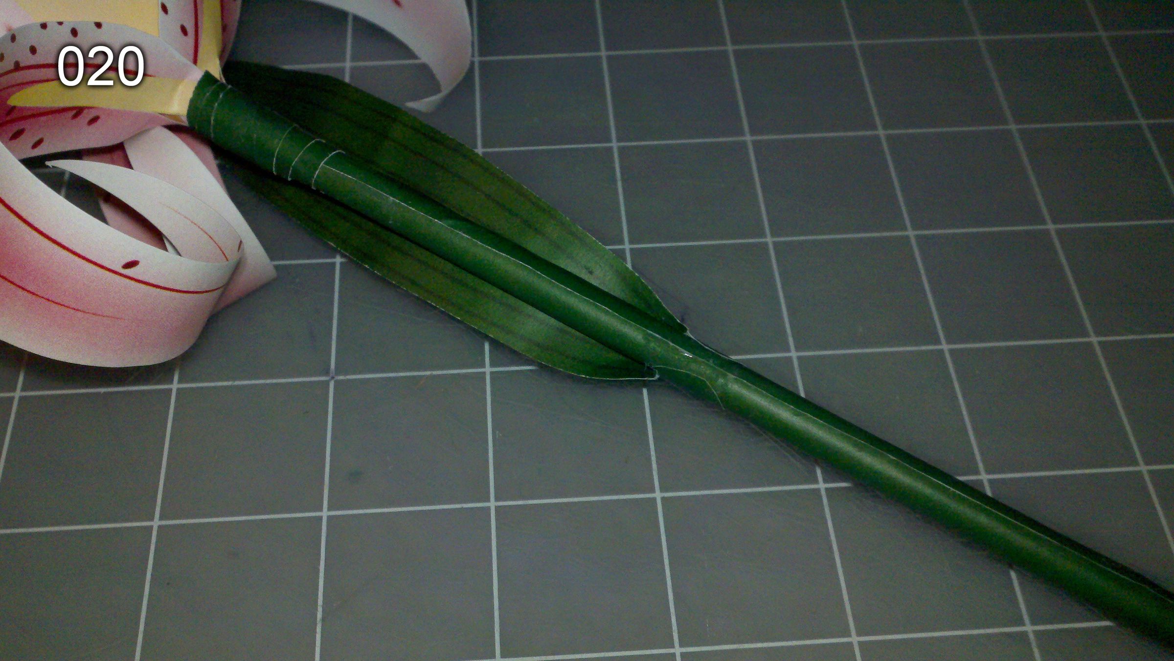 Papercraft Stargazer Lily Bouquet : 8 Steps (with Pictures) - Instructables