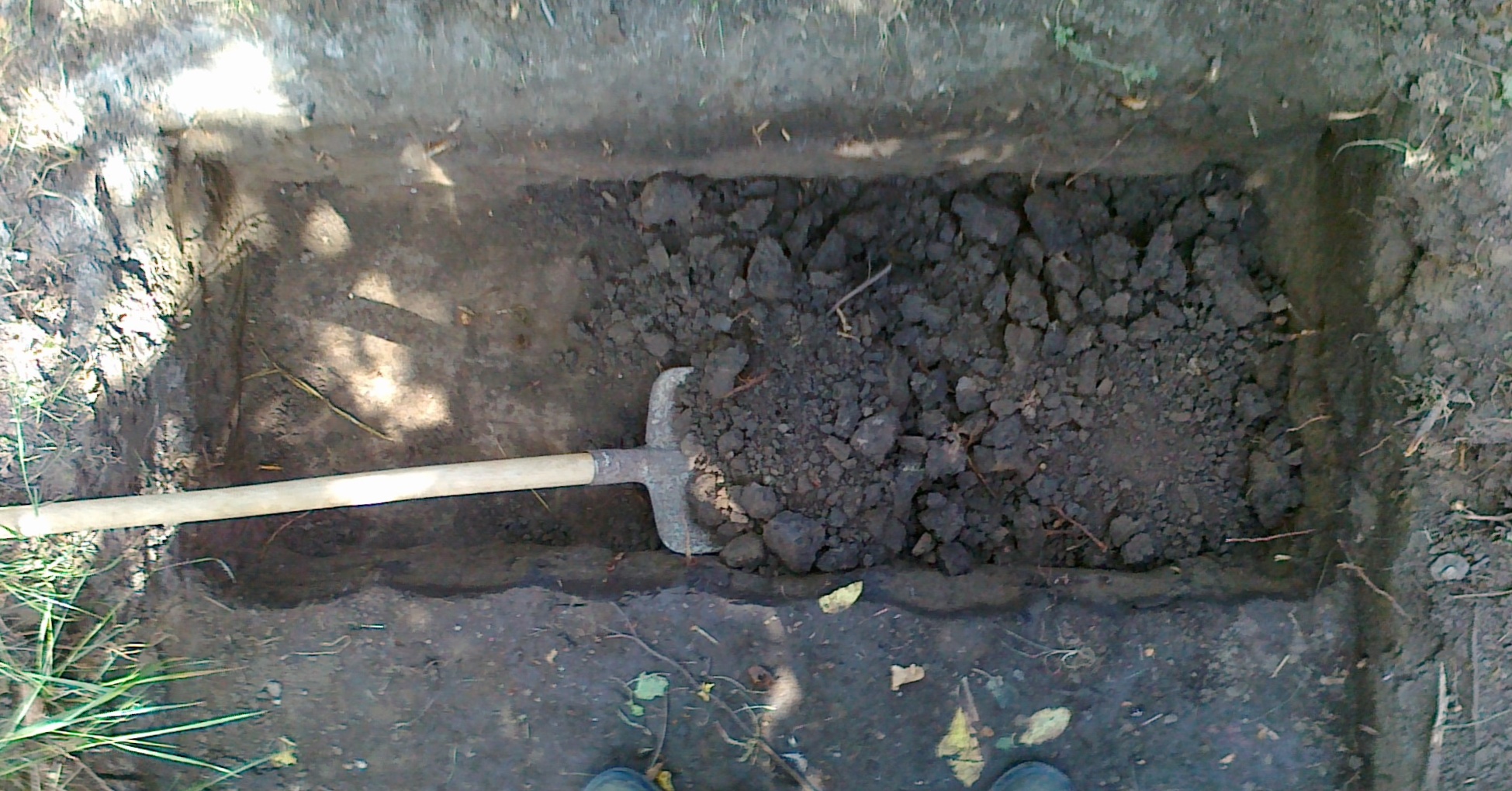How to Hand Dig a Hole : 5 Steps (with Pictures) - Instructables