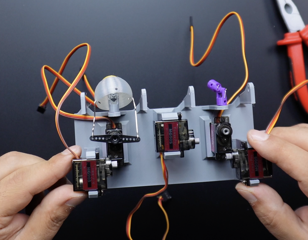 Face With Animatronic Eyes, Motion Detection and Voice : 6 Steps (with ...