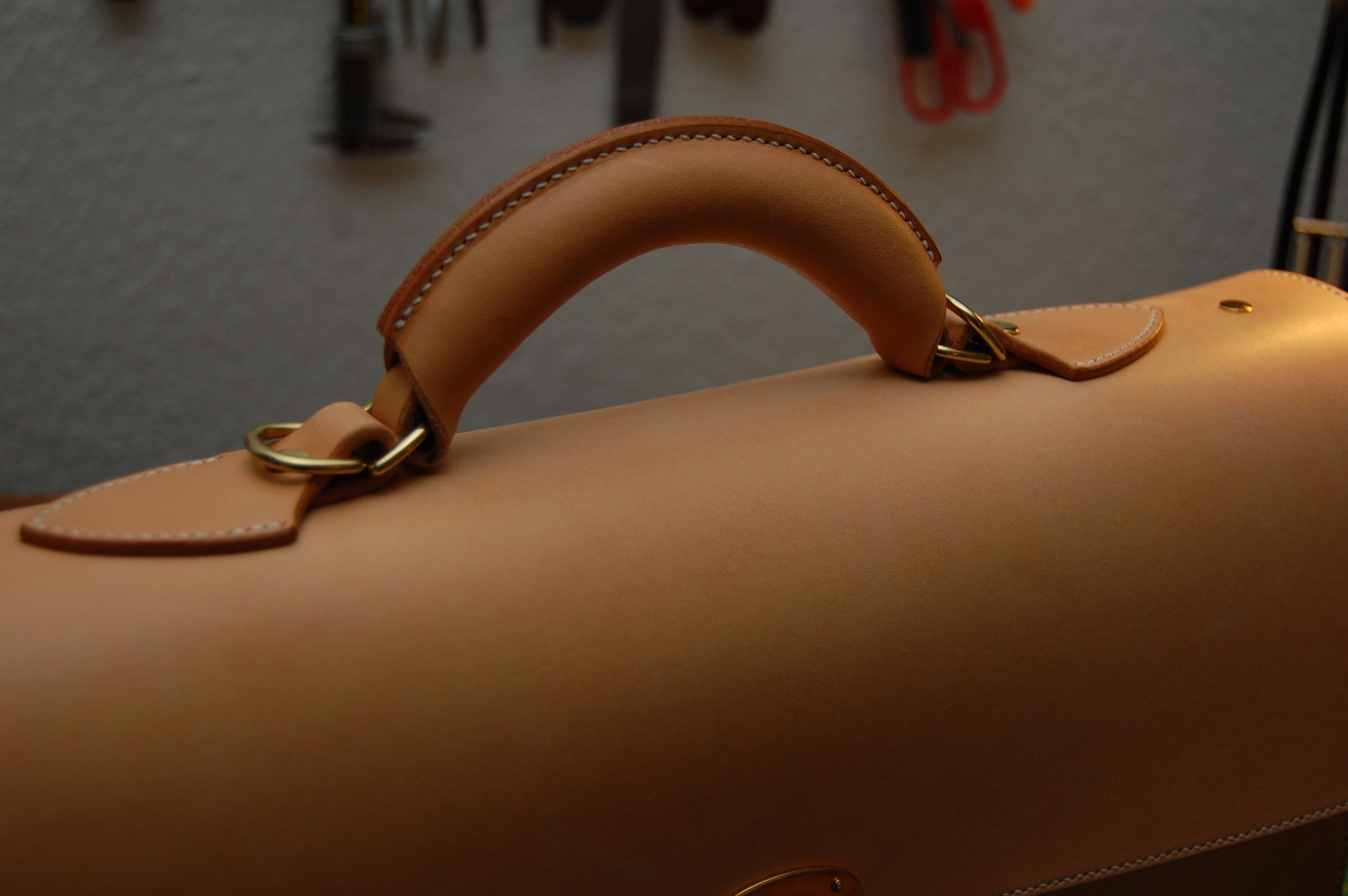 Briefcase With a 3 Piece Gusset : 6 Steps (with Pictures) - Instructables