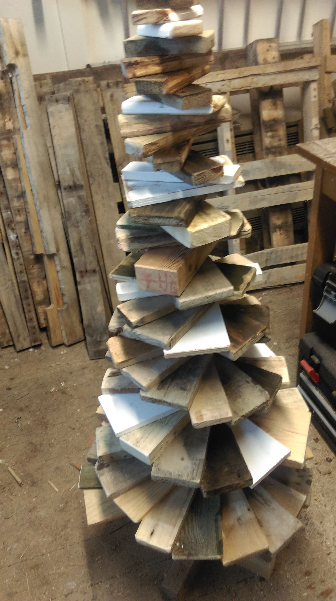 Pallet Xmas Tree : 8 Steps (with Pictures) - Instructables