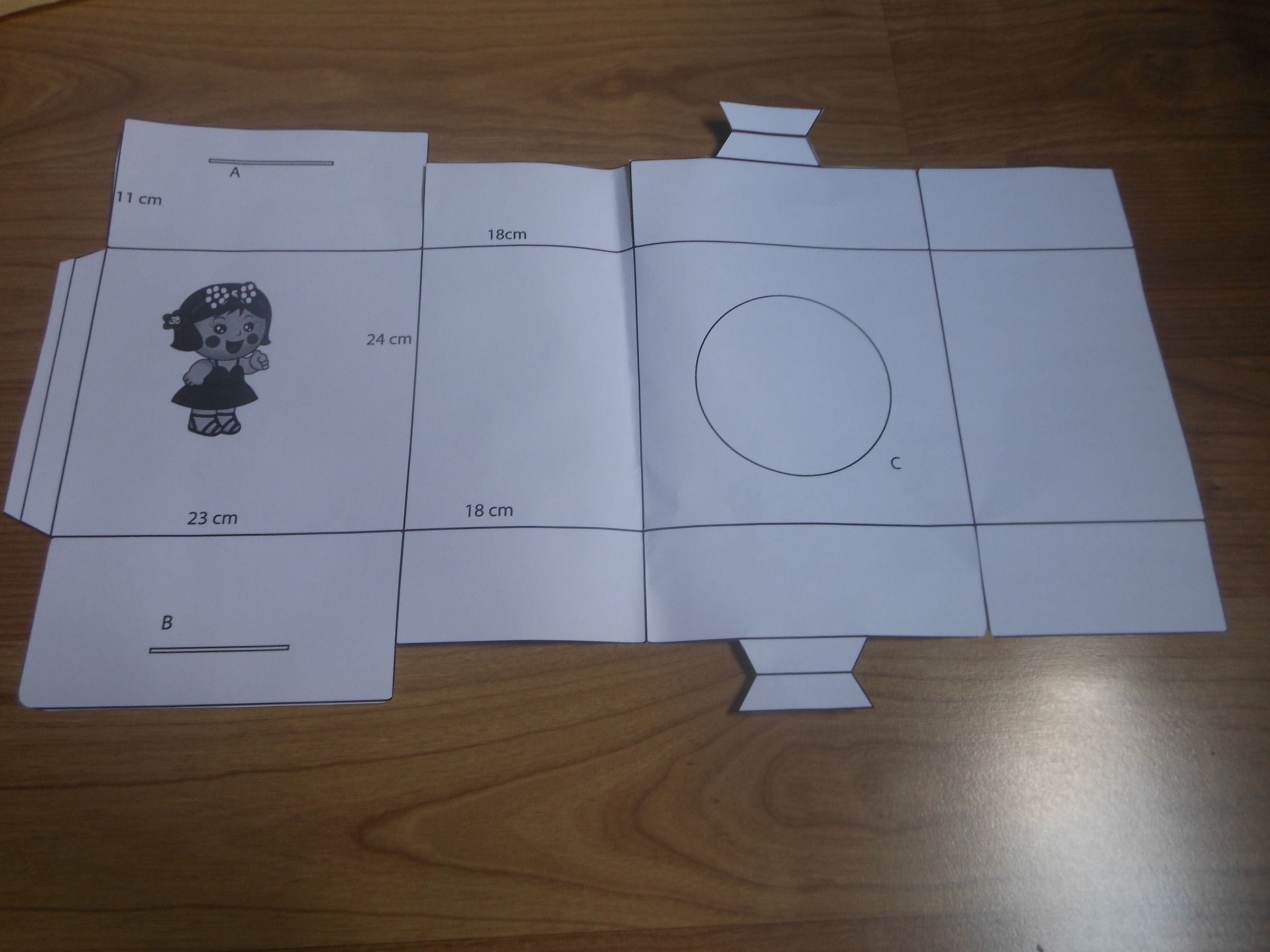 Miss La Sen Birthday Cake Box : 7 Steps - Instructables