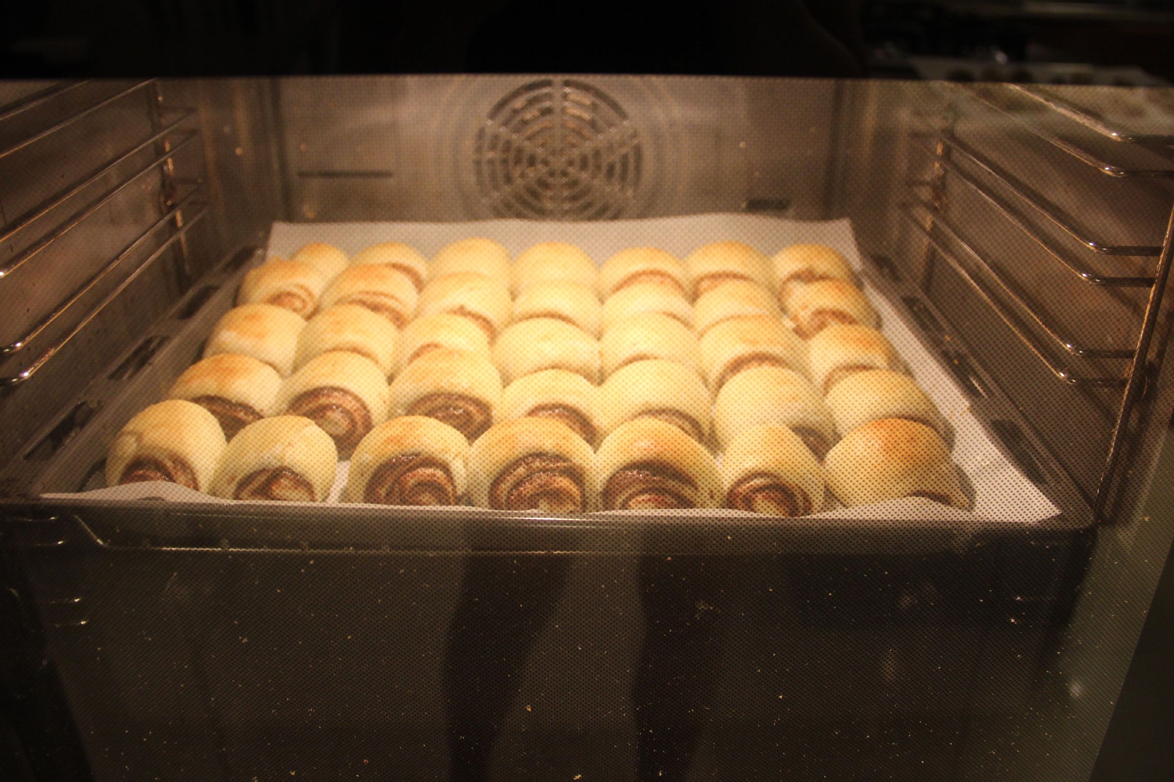 The Best Nutella and Lotus Rolls : 9 Steps (with Pictures) - Instructables