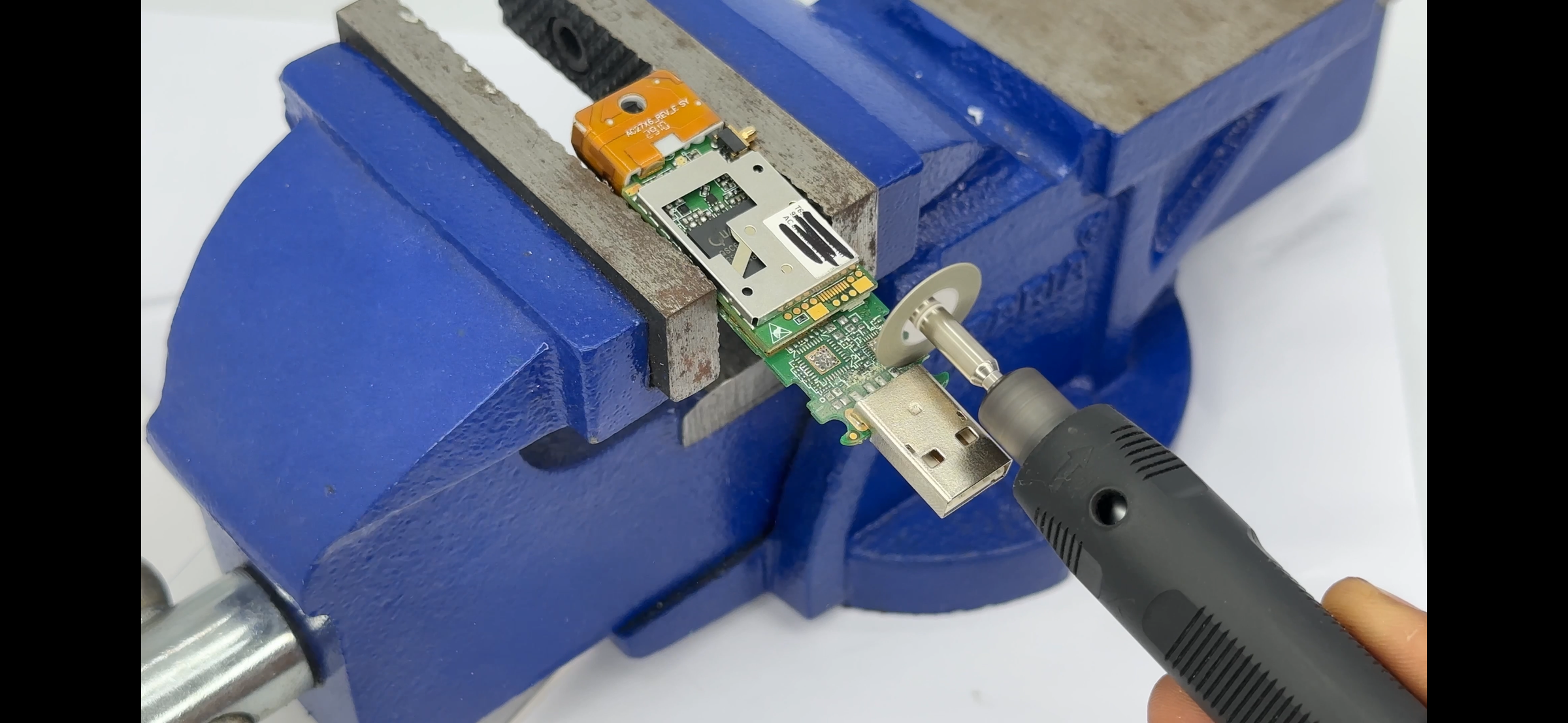 DIY LED Voltage Tester – Test Any DC Voltage With LEDs! : 11 Steps ...