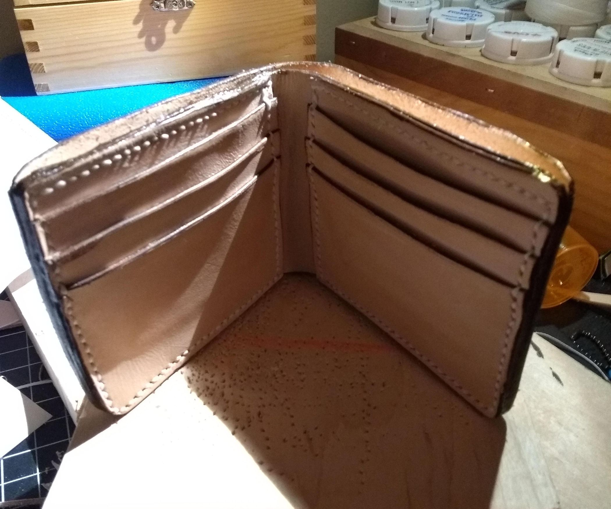 8 Pocket Bi-Fold Wallet : 12 Steps - Instructables
