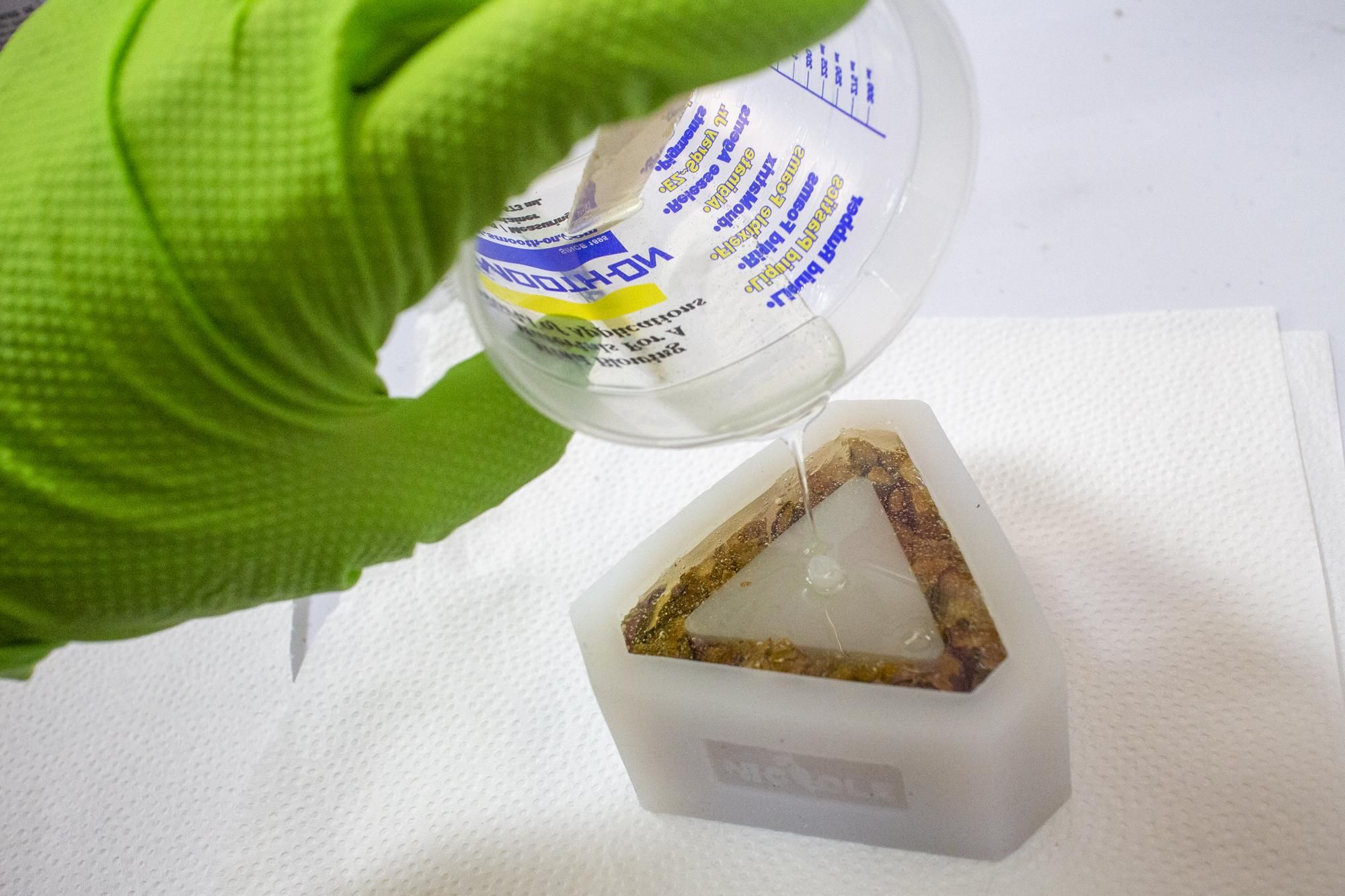 How to Use Yardwaste As Resin Filler : 11 Steps (with Pictures ...