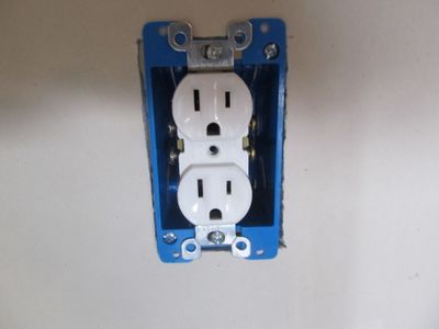 HOW TO RETRO-FIT AN OUTLET BEHIND a WALL MOUNT TELEVISION : 7 Steps ...
