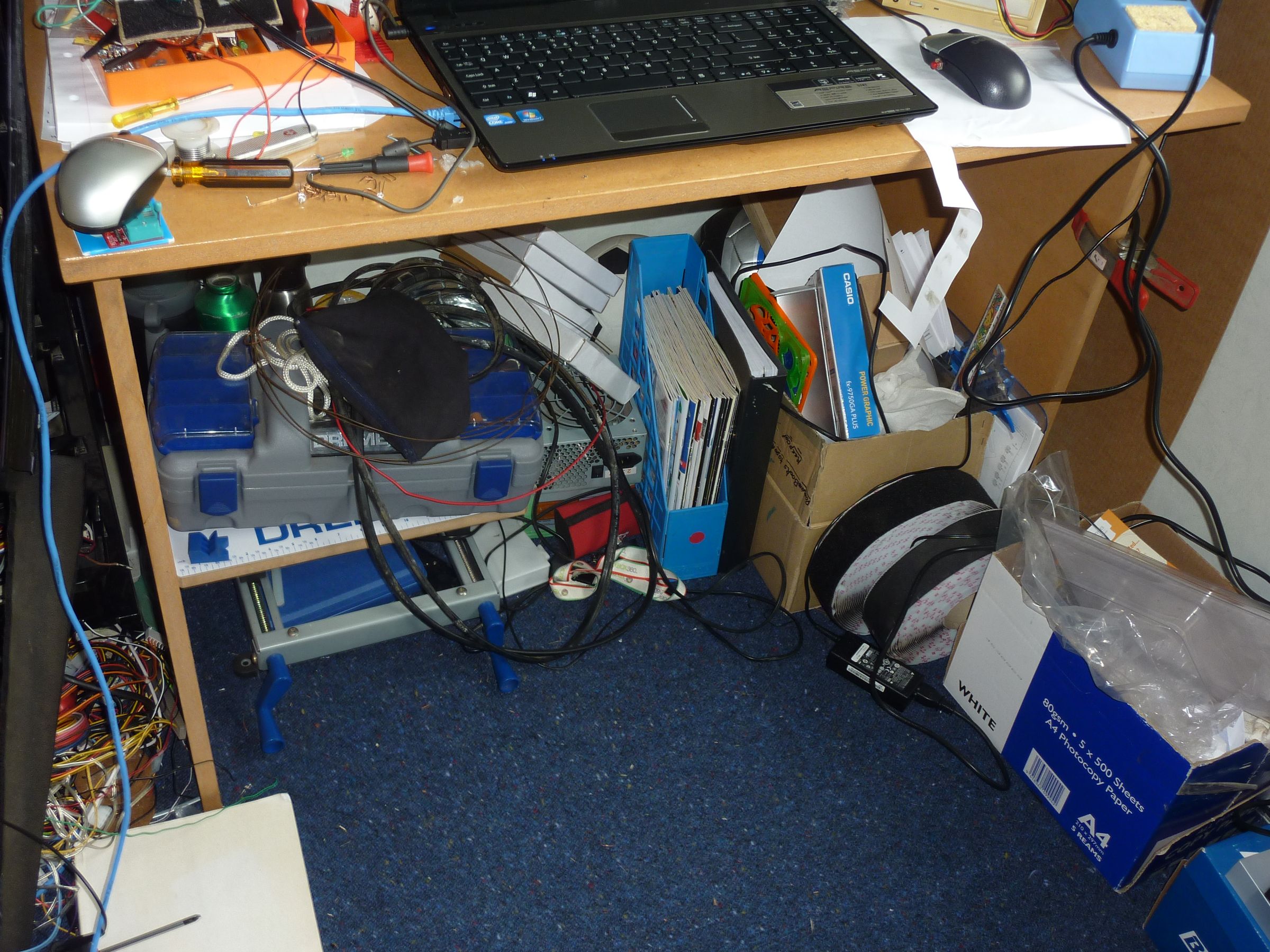 My Electronics Workspace - Instructables