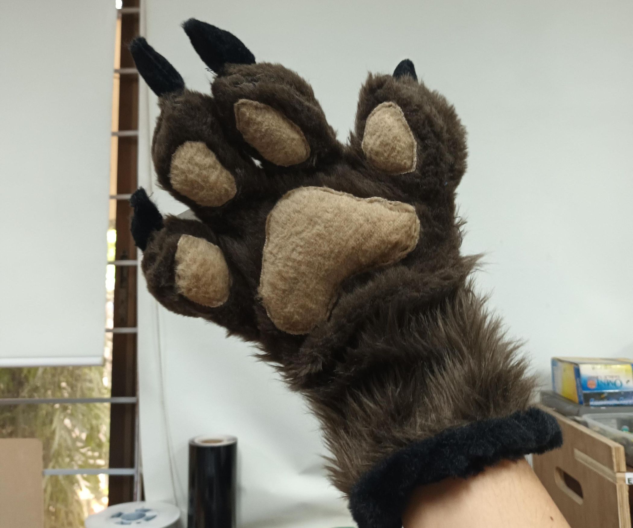 Theo Hand Paws : 9 Steps - Instructables