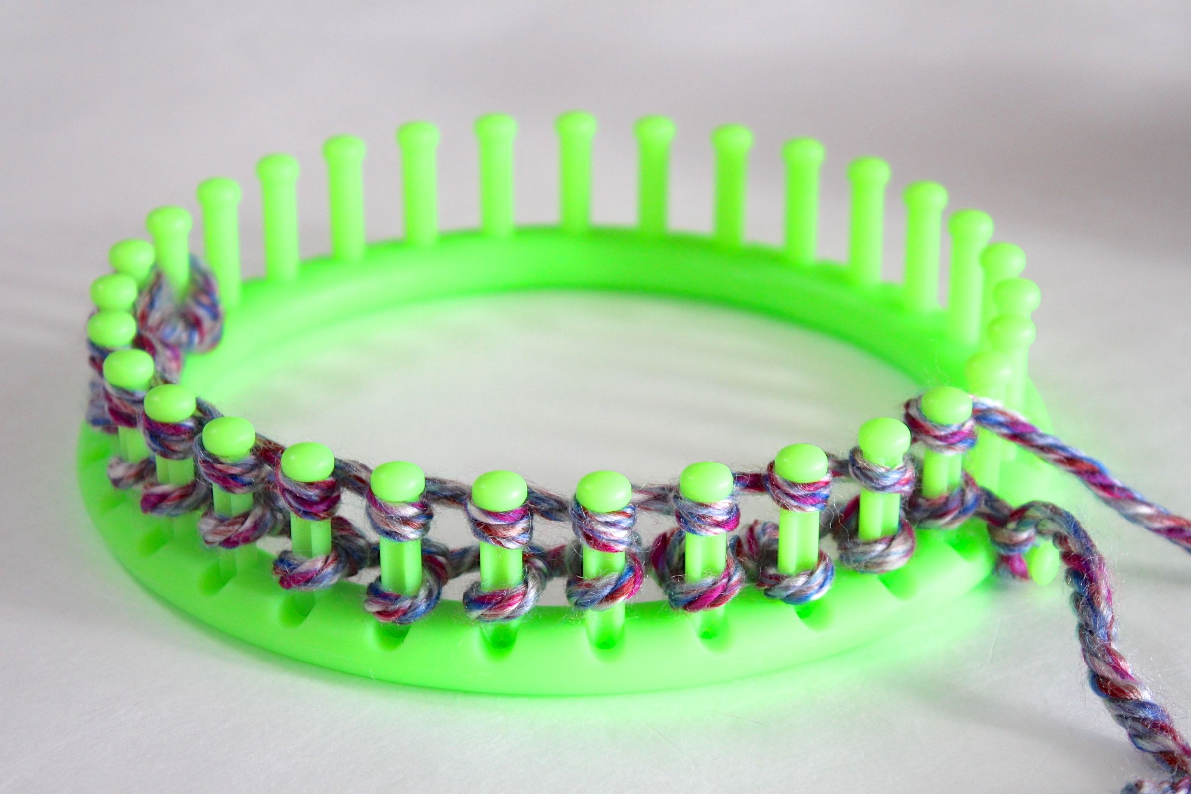 How to Knit an Infinity Scarf on a Loom : 15 Steps (with Pictures ...