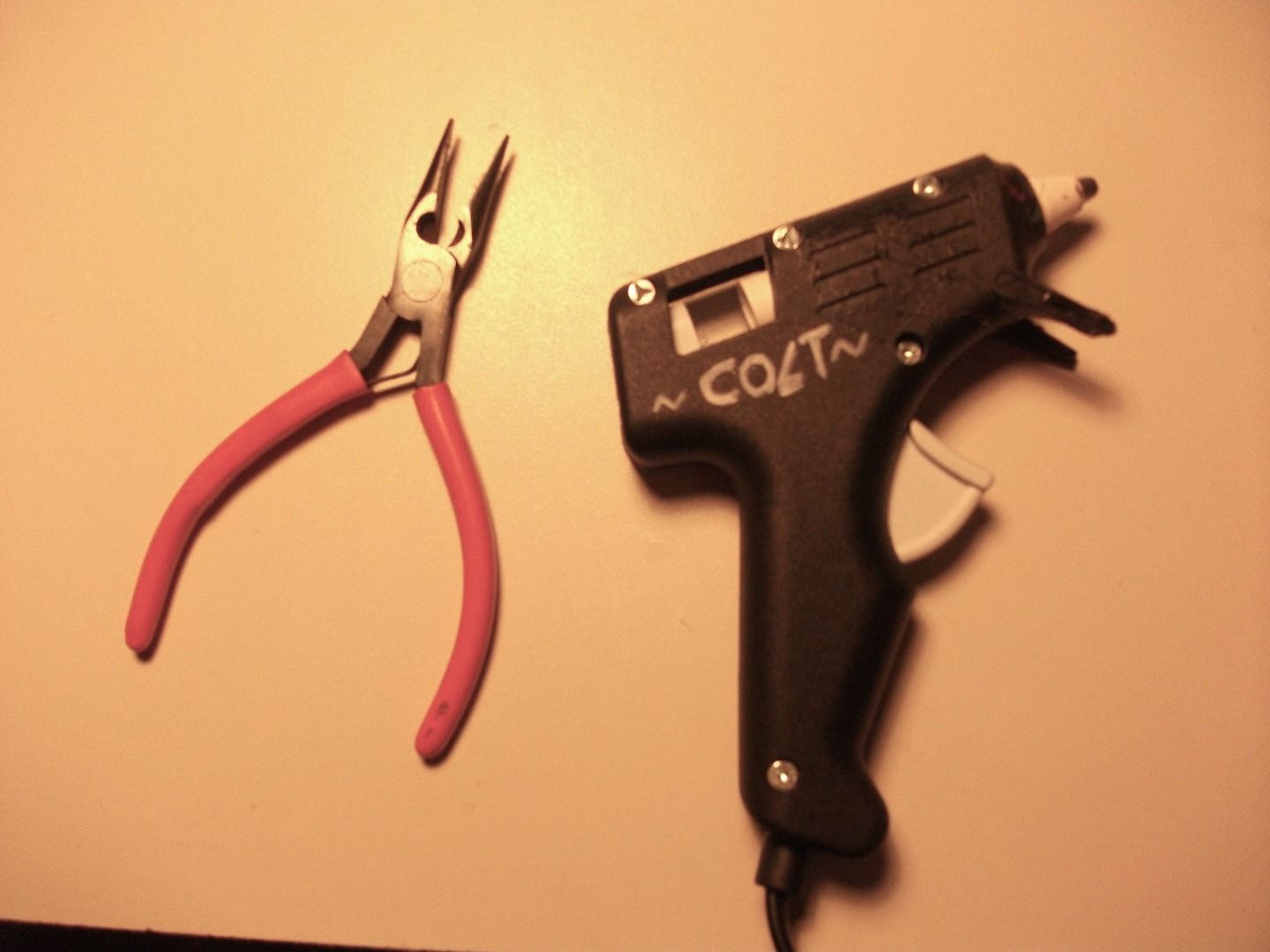 Hot Glue Spiders : 8 Steps (with Pictures) - Instructables