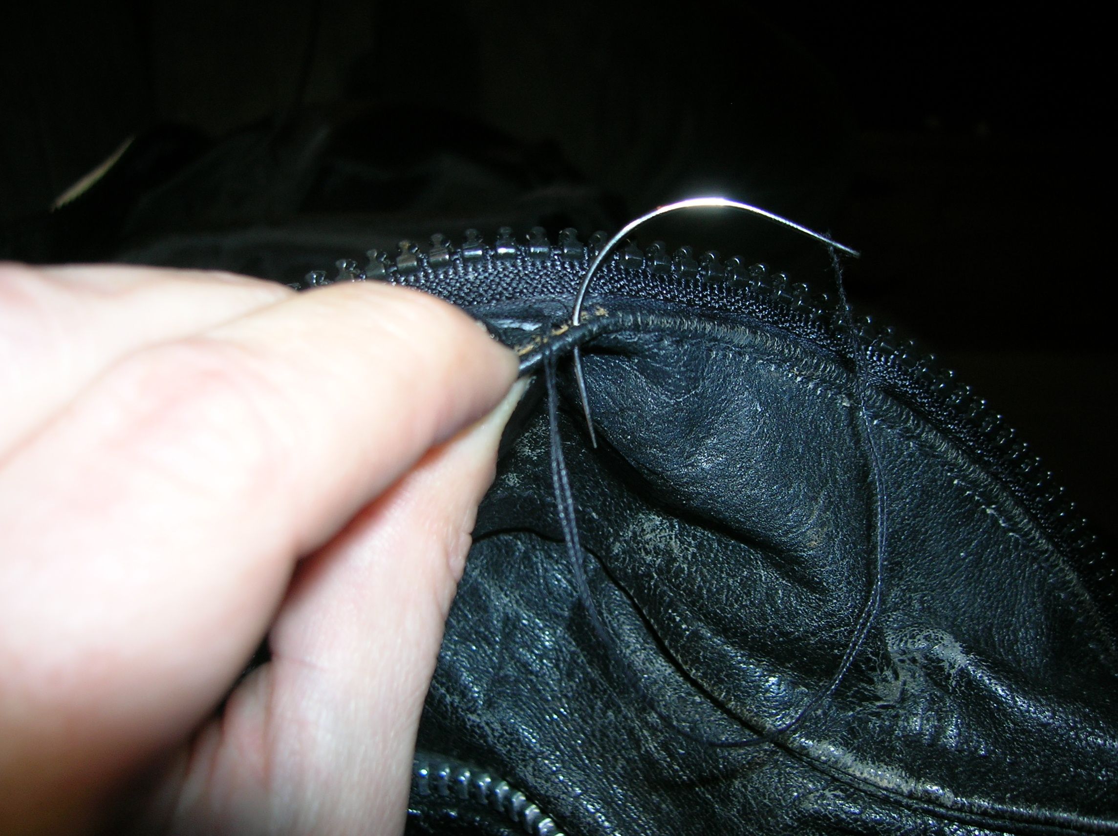 How to Repair a Leather Jacket by Hand : 6 Steps - Instructables
