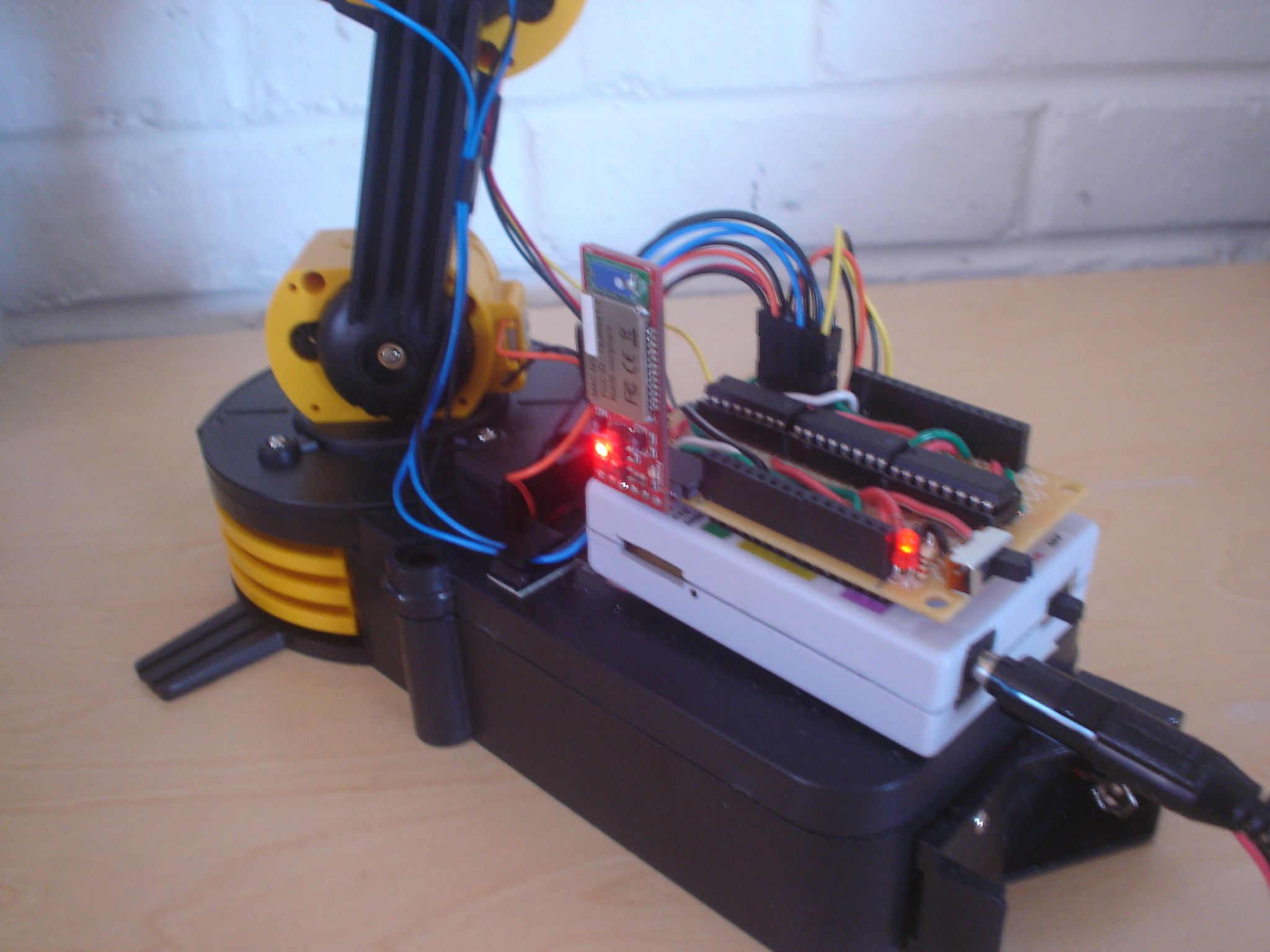 Make Wired Robotic Arm Edge to "Wireless" With DIY Arduino + XBee : 15 ...