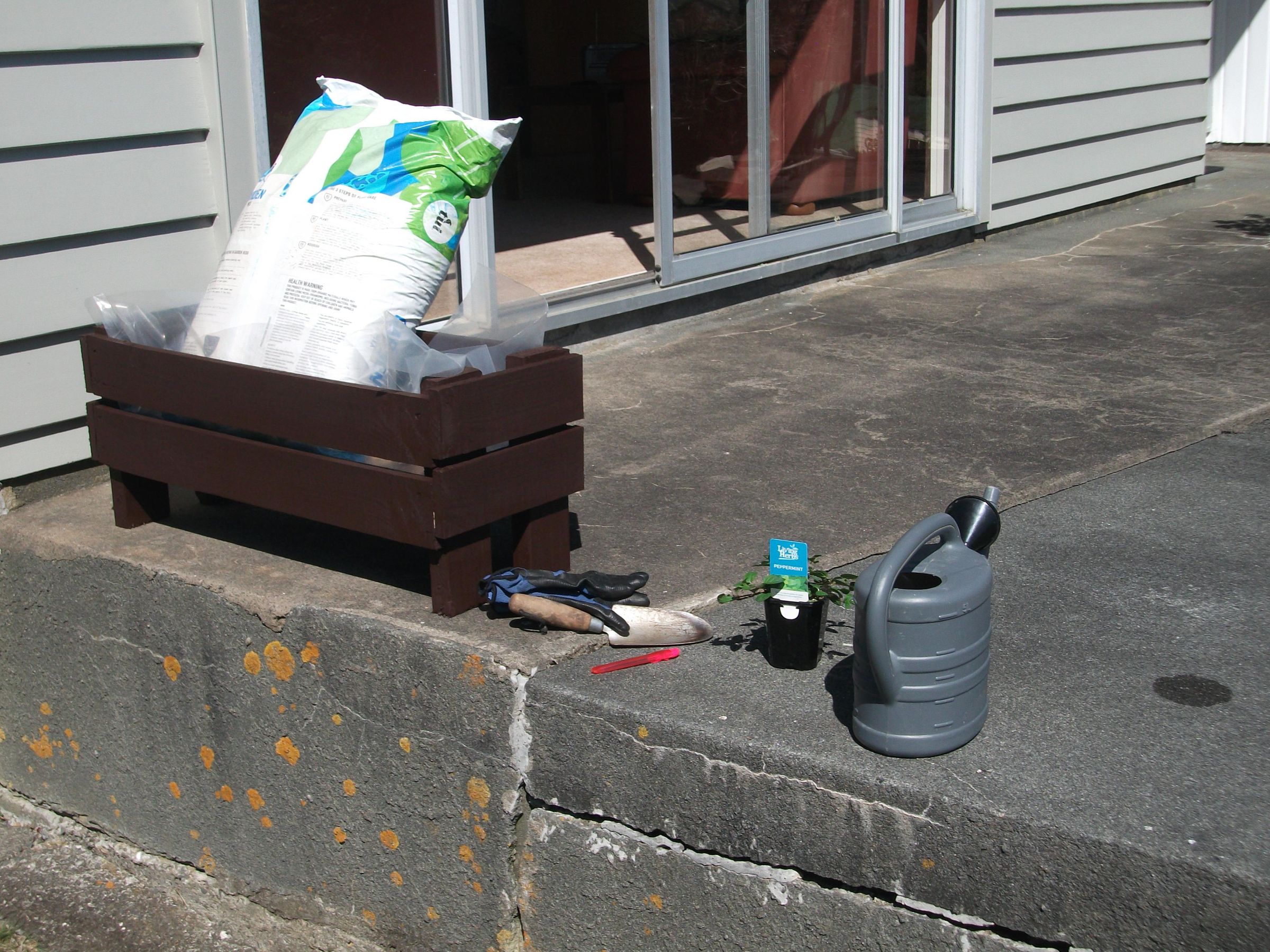 Pedestal Peppermint Patch Planter : 4 Steps (with Pictures) - Instructables