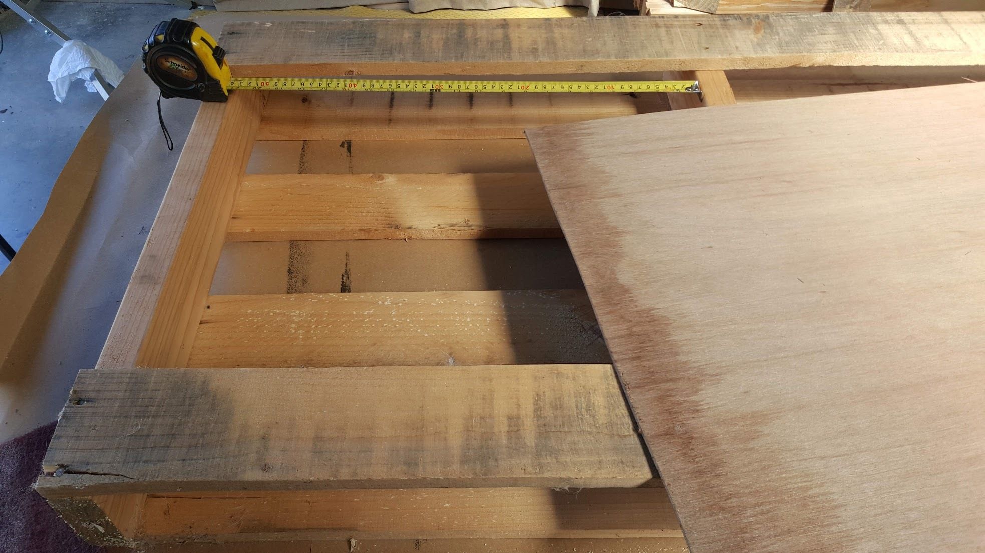 Wall Mounted Drop Down Pallet Bar : 10 Steps (with Pictures ...