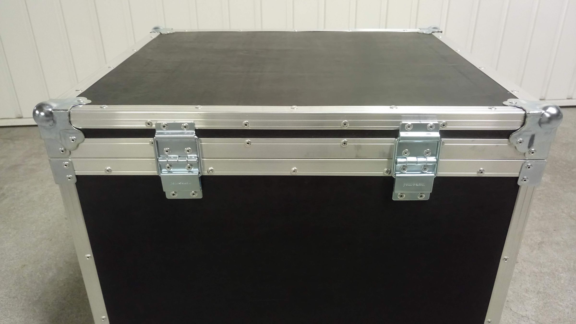 Making of a DIY Flightcase : 9 Steps (with Pictures) - Instructables
