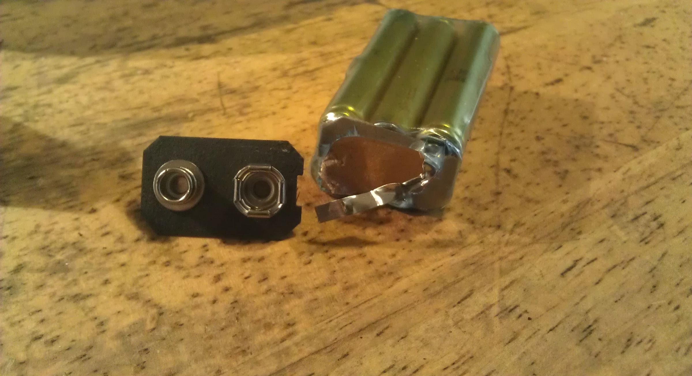 AAAA BATTERIES OUT OF 9V : 5 Steps - Instructables